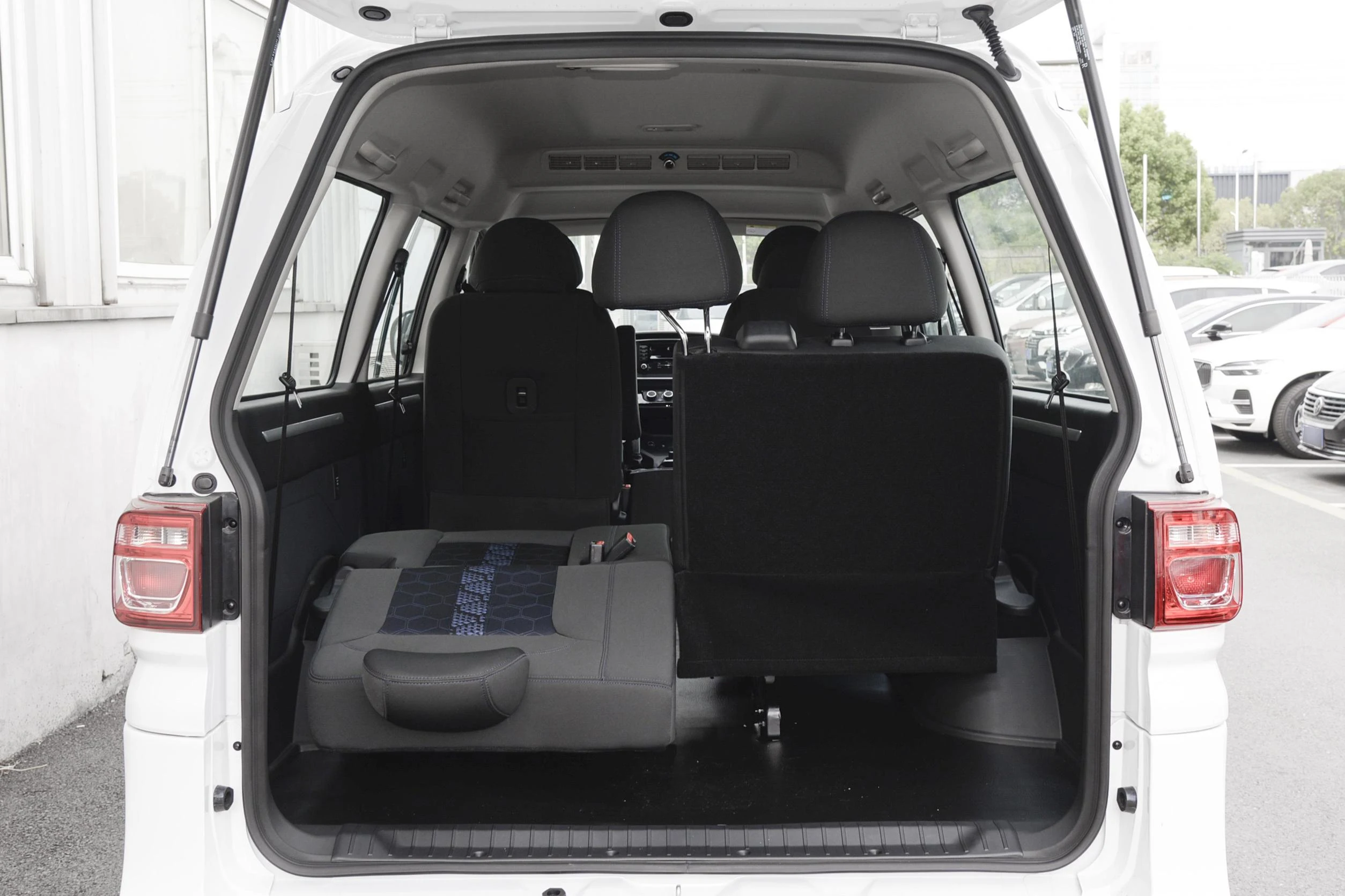 Dongfeng Forthing Electric MPV - 9 Seaters Passenger Van