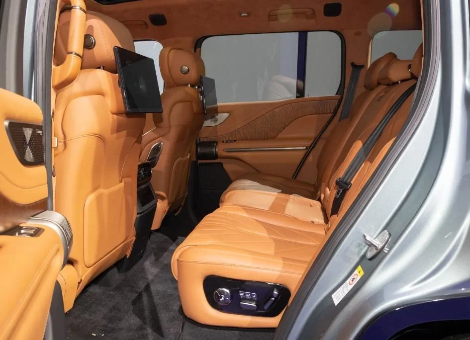 Byd Yangwang U8 Extended-Range SUV - Hybrid Power & Style