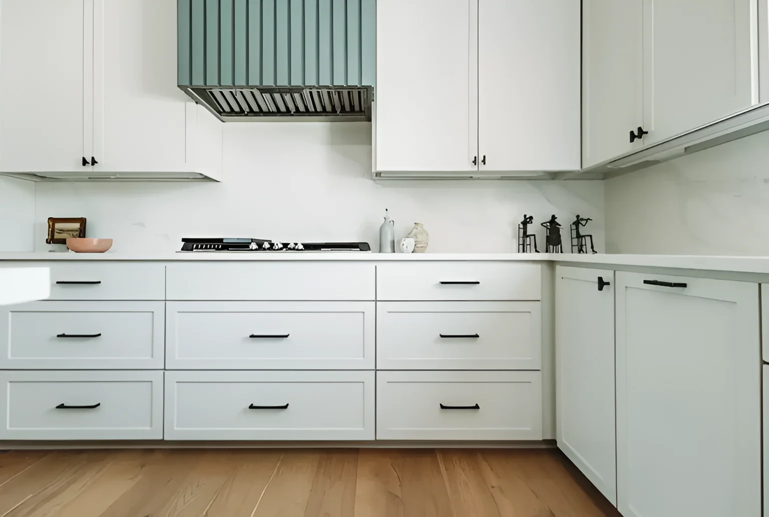 AllandCabinet Modern White Lacquer Finish Kitchen Cabinet with Quartz ...
