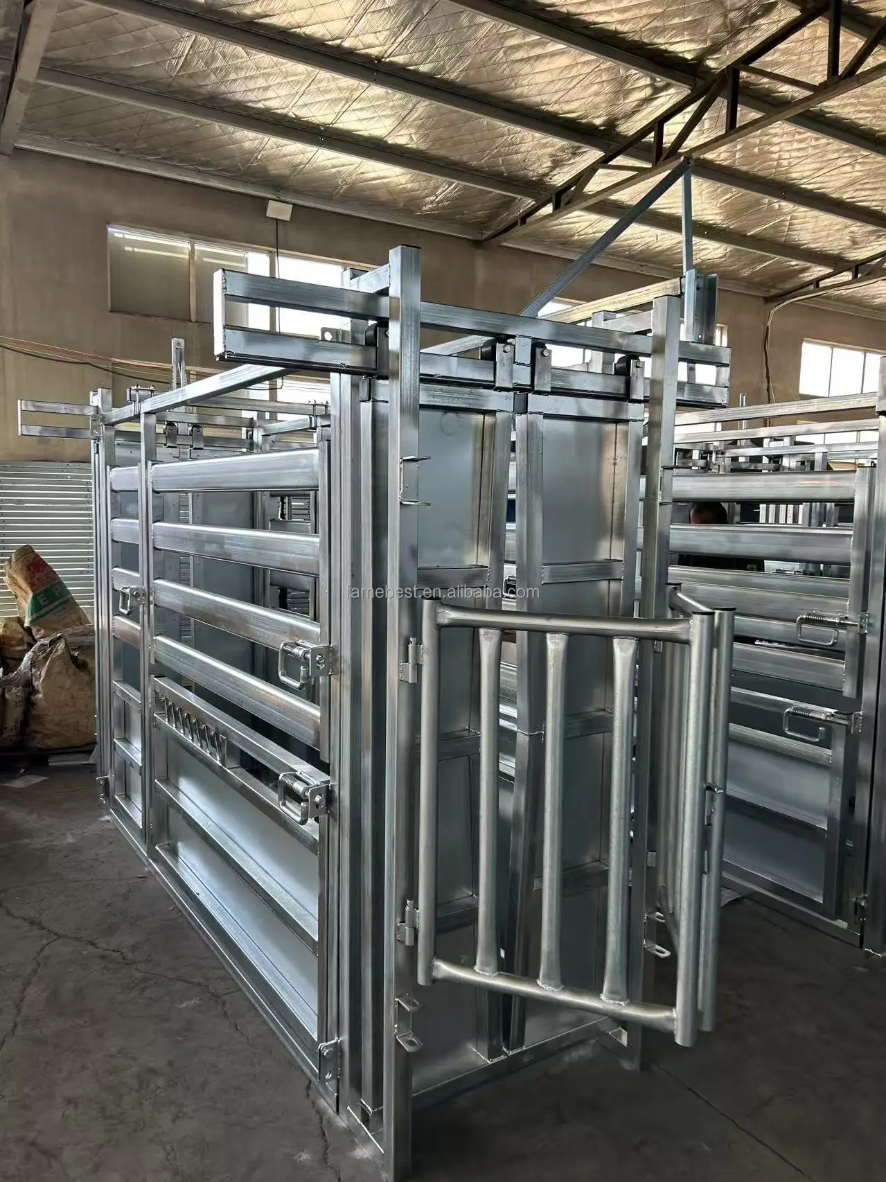 Adjustable Galvanized Cattle Chute Loading Ramp Livestock Equipment ...