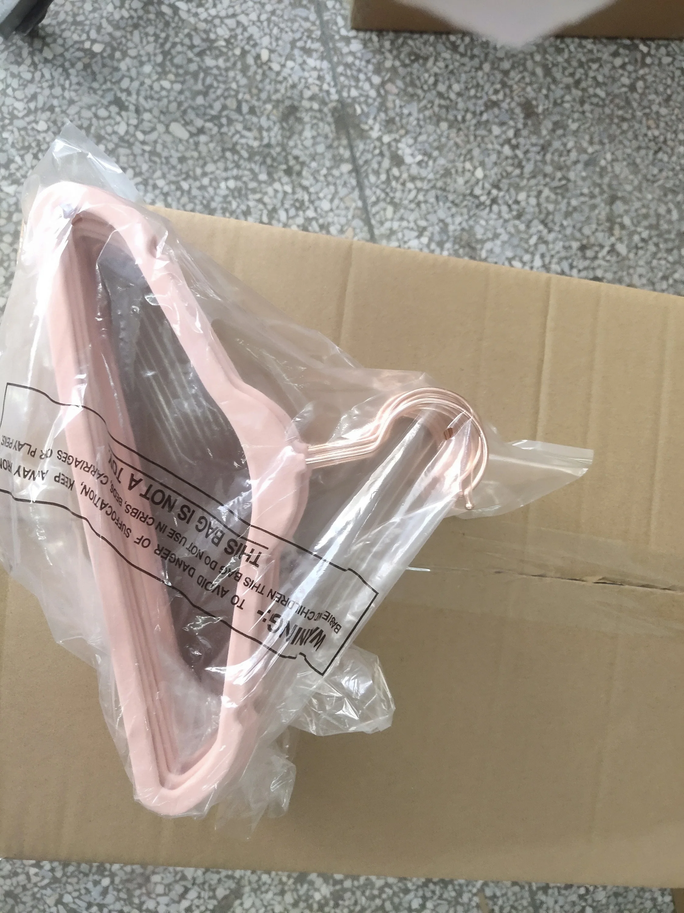 Non Slip Pink Velvet Hangers 50 Pack With Gold Hook Flocking Clothes ...