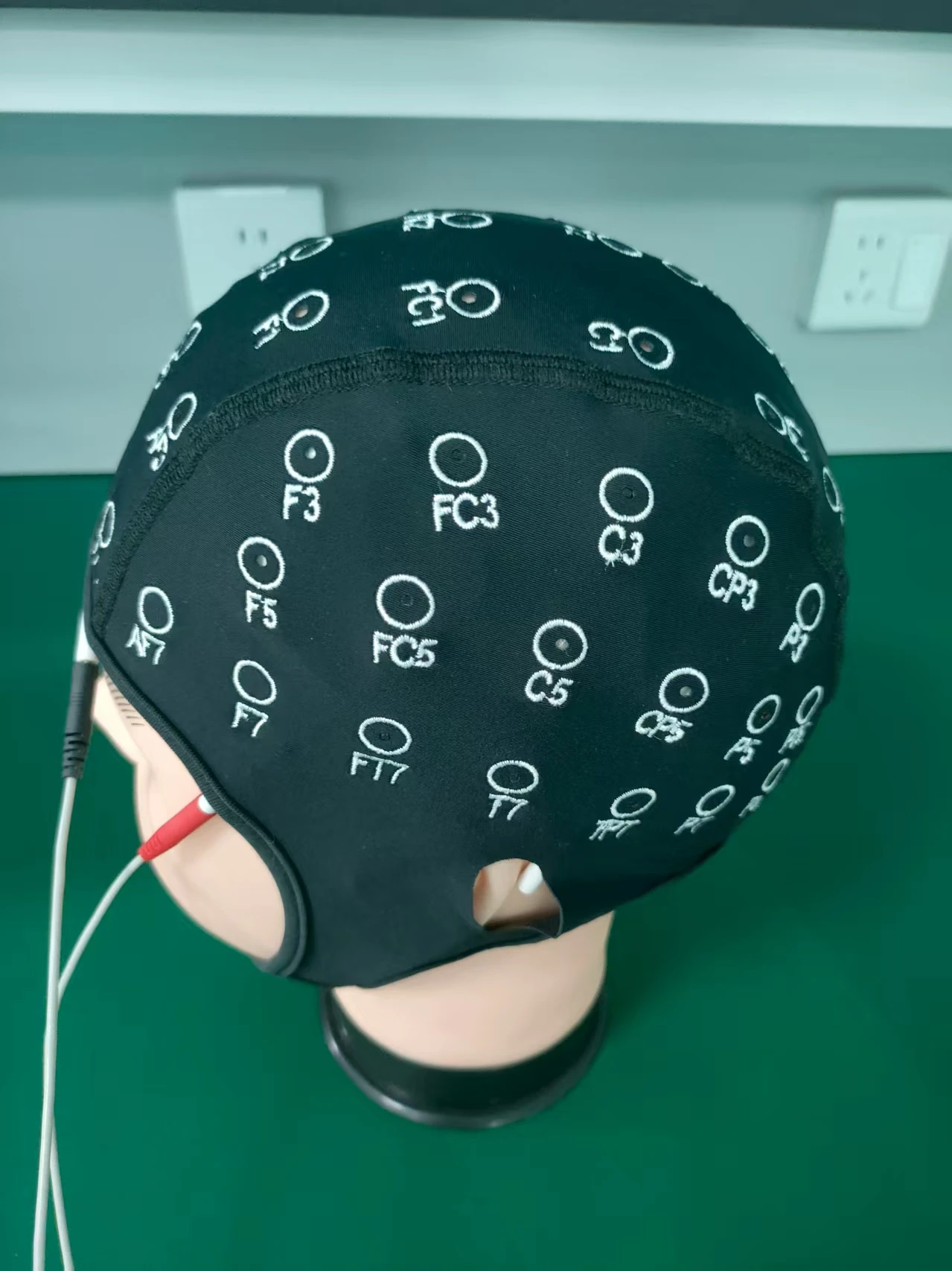 EEG Positioning Cap with Assisted Positioning - TES & TMS Device ...