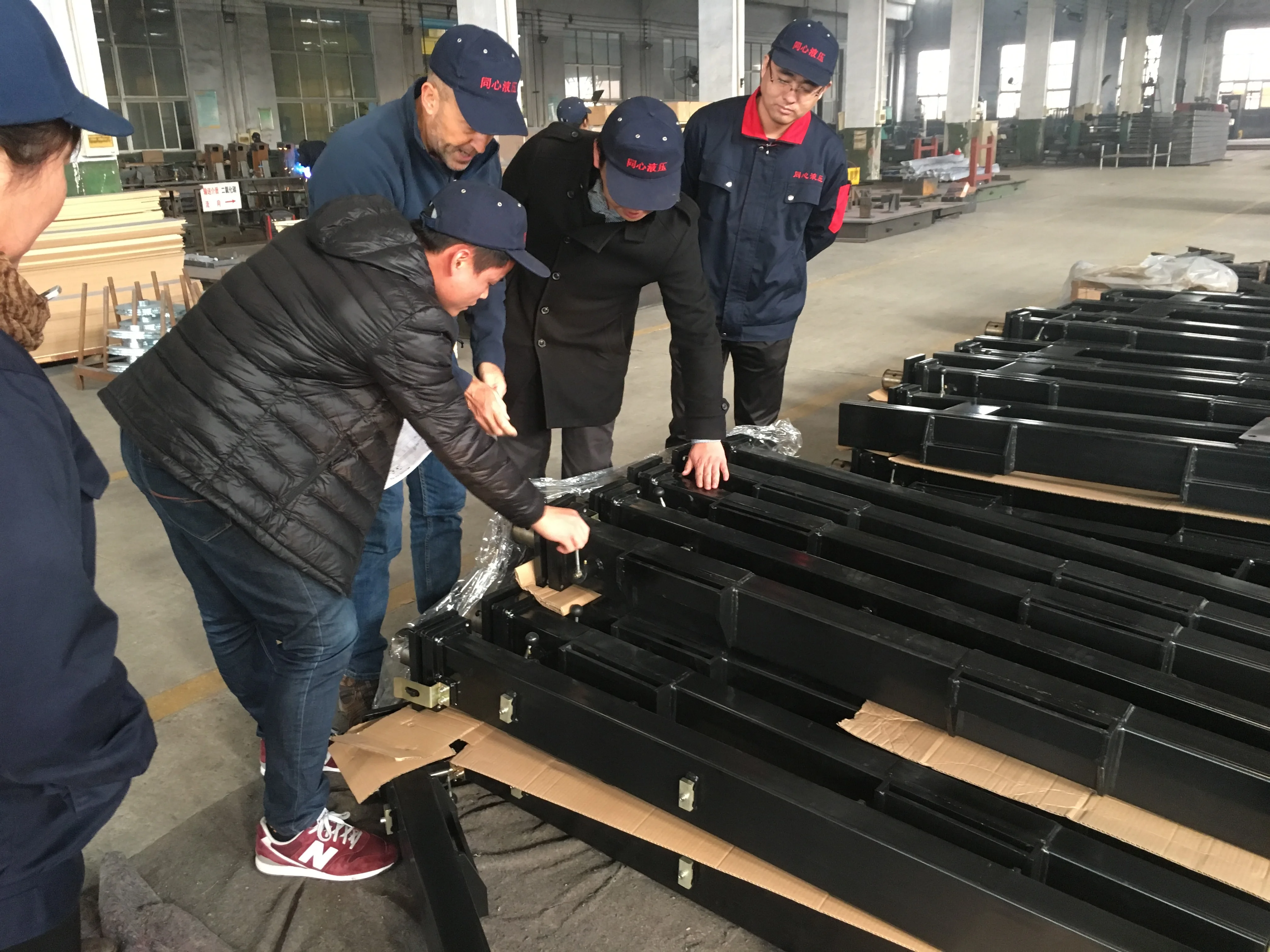 Different Types Manual Trunnion Hydraulic Cylinder With Foot Pedal ... Different Types Manual Trunnion Hydraulic Cylinder With Foot Pedal ...
