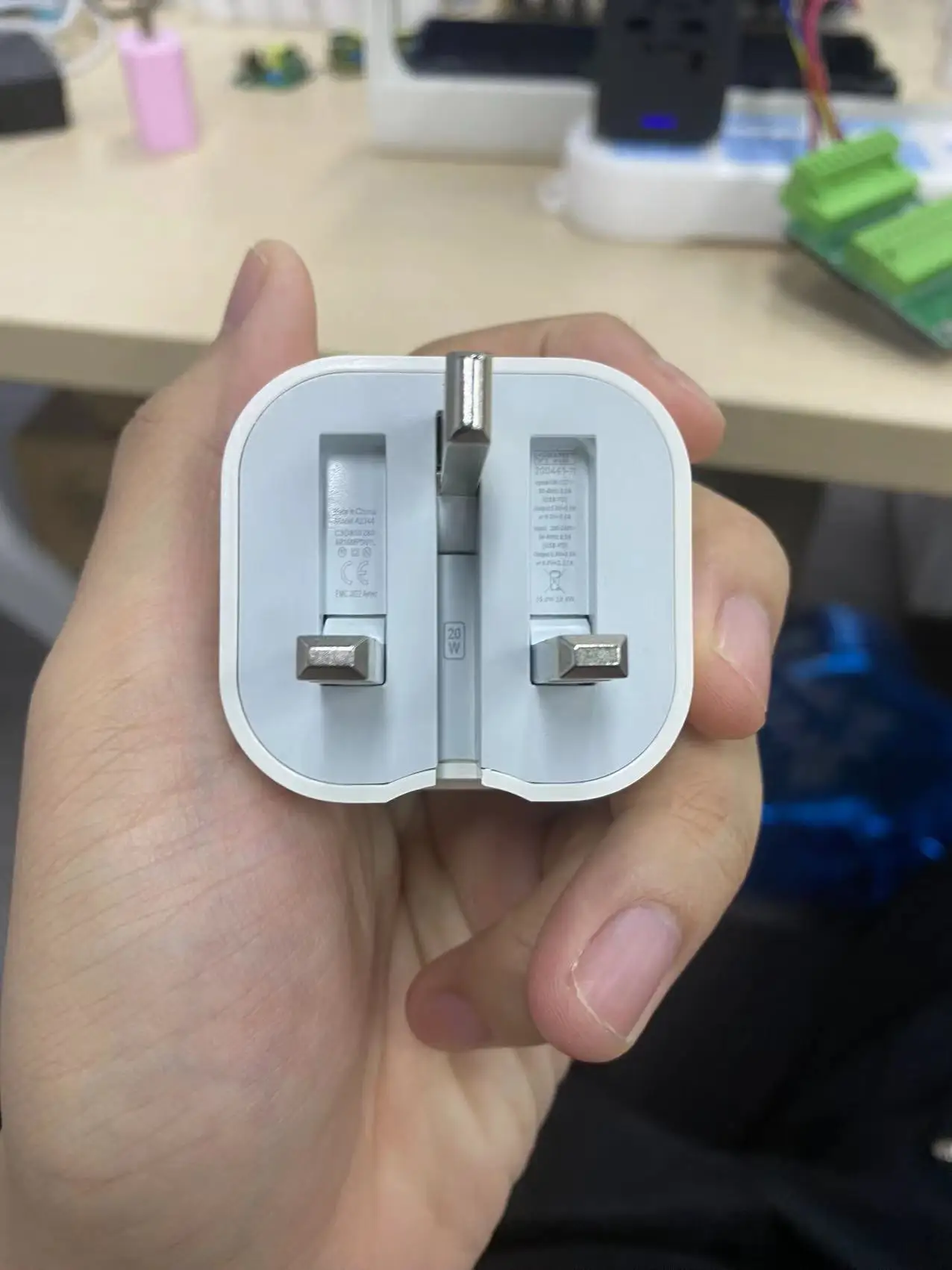 Hot Sale Larger Stock Uk Plug For Apple Quick Charger For Iphone 14 Pro ...