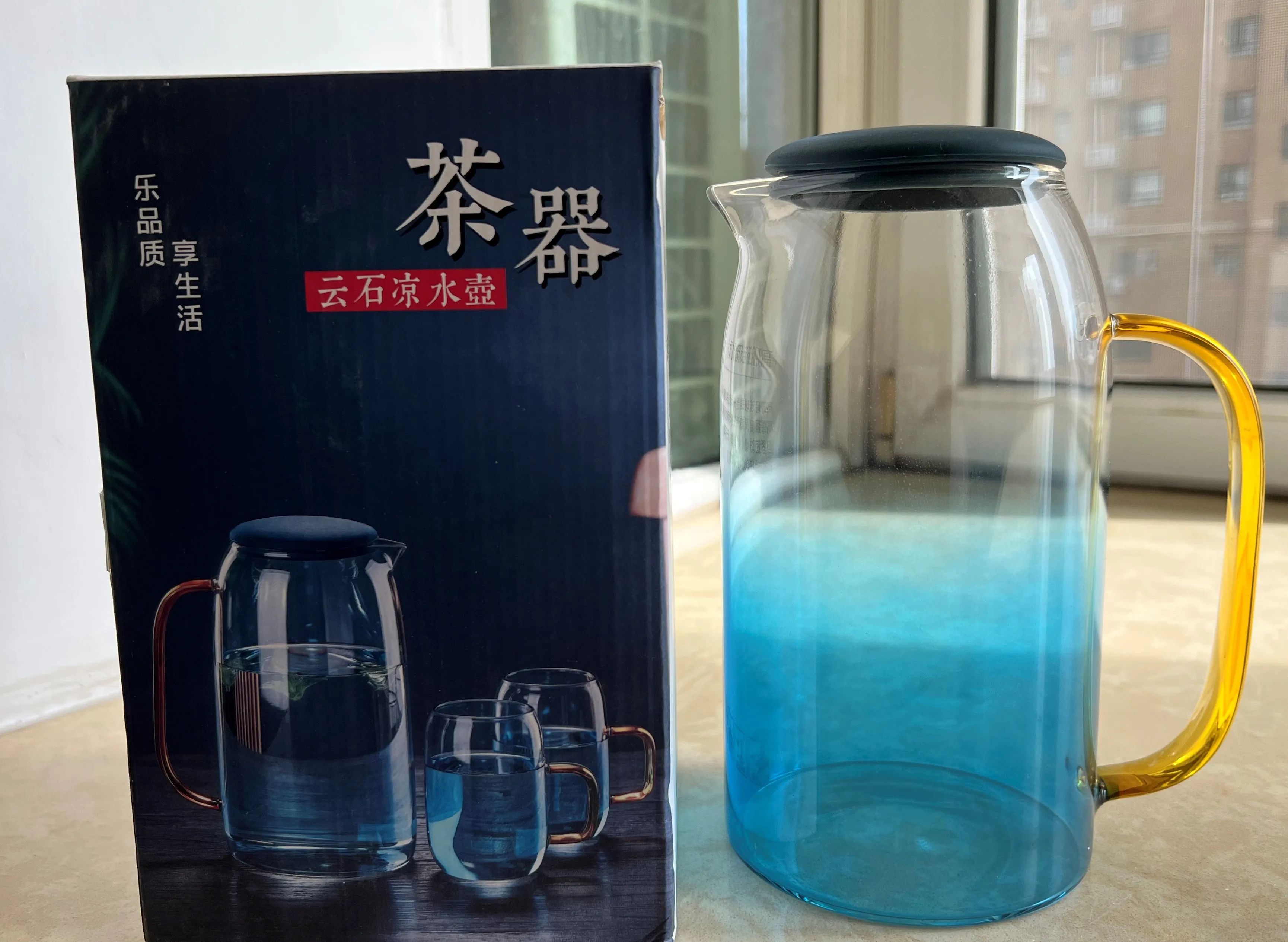 Borosilicate Glass Pitcher With Silicone Lid And Nice Color Glass ...