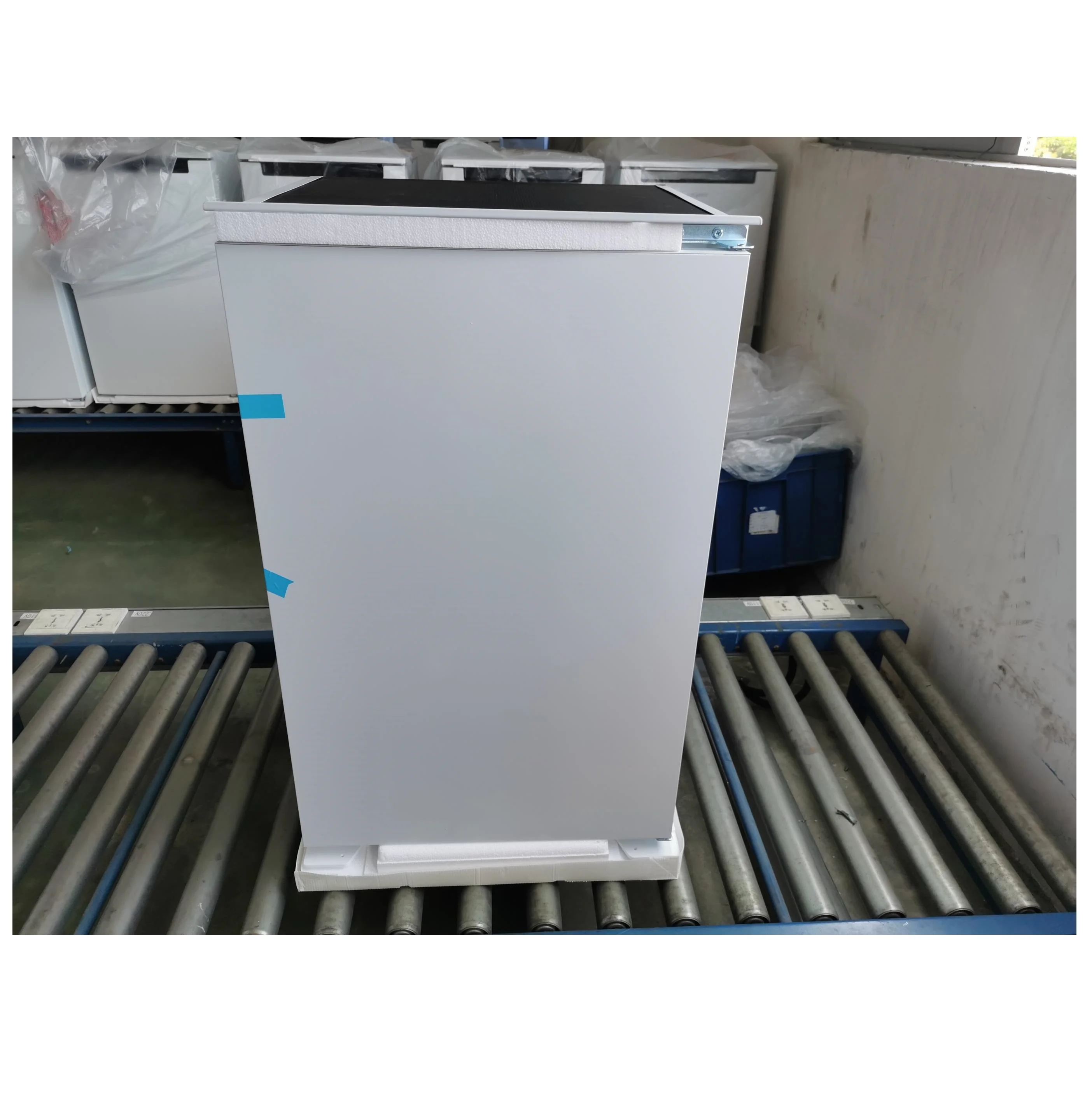 BRBF160.1 White 118L Freestanding refrigerator, 14L Freezer, 104L ...