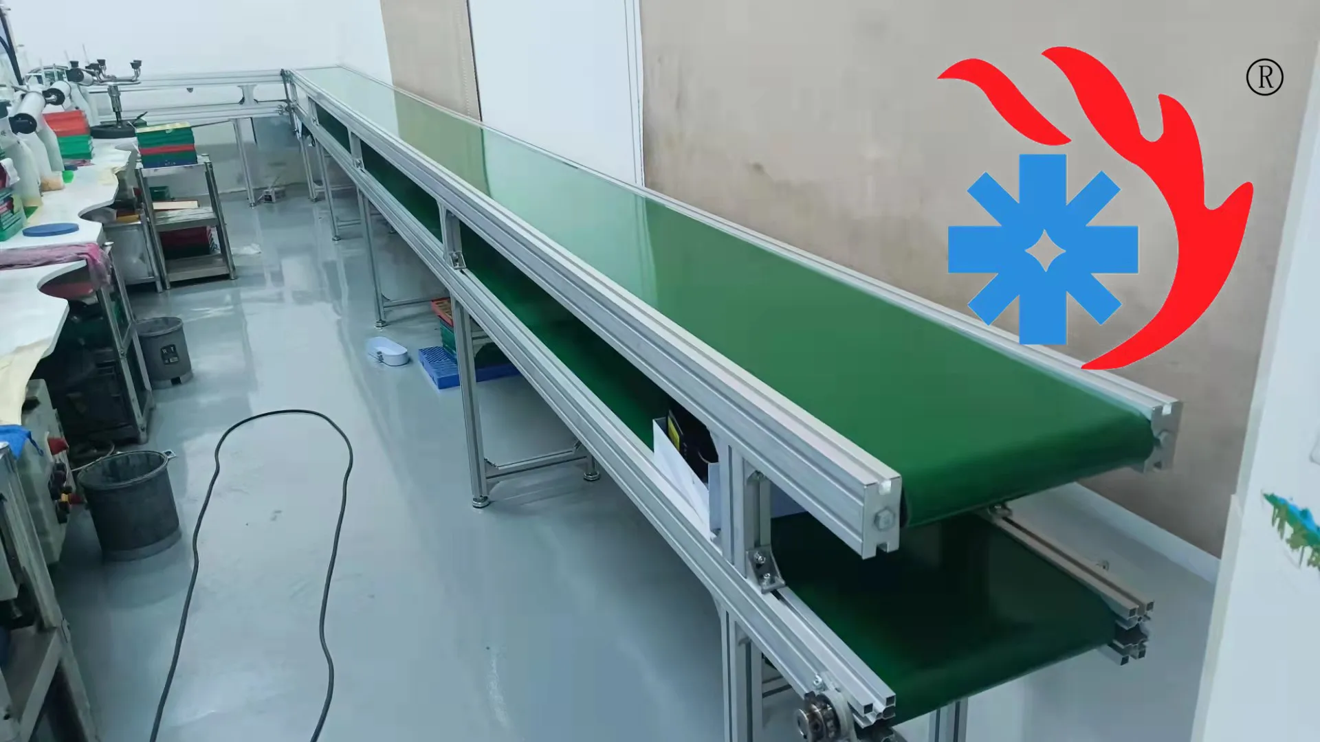 Pvc Rubber Screw Conveyor Belt Roller Chain Conveyor With Side Rails ...