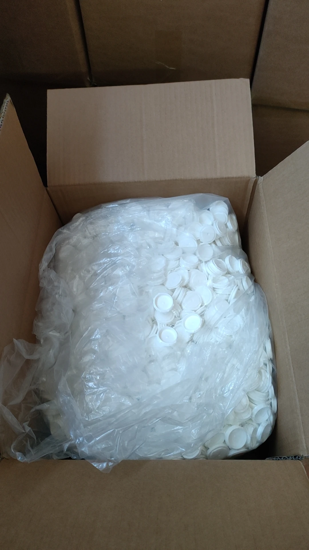 Round Manual Sealing Squeeze Cap for Beverage Bottles | Disposable ...