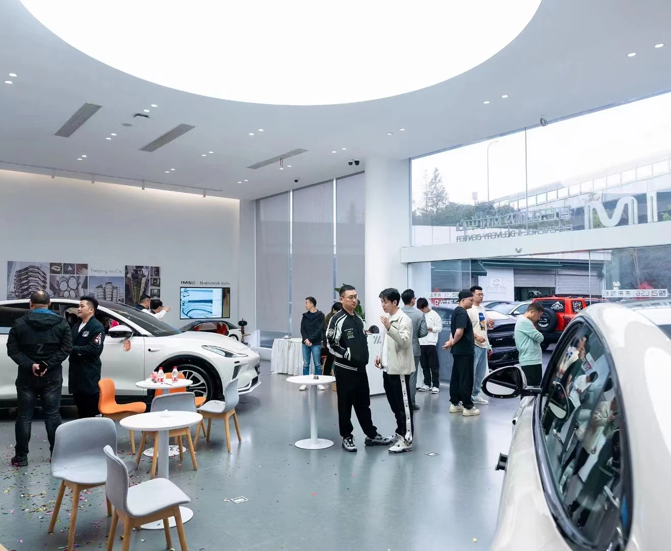 Zhiji Ls6 High-speed Car Pure Electric 4wd Max With 702km Long Range ...