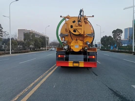 CHENGLONG 9.58m³ Dual - Tank Sewer Jetting & Vacuum Suction Truck ...