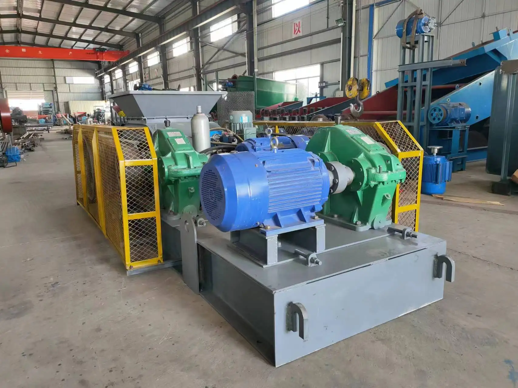 Portable Twin Rolls Crusher Mobile Sand Making Machine Double Roller ...