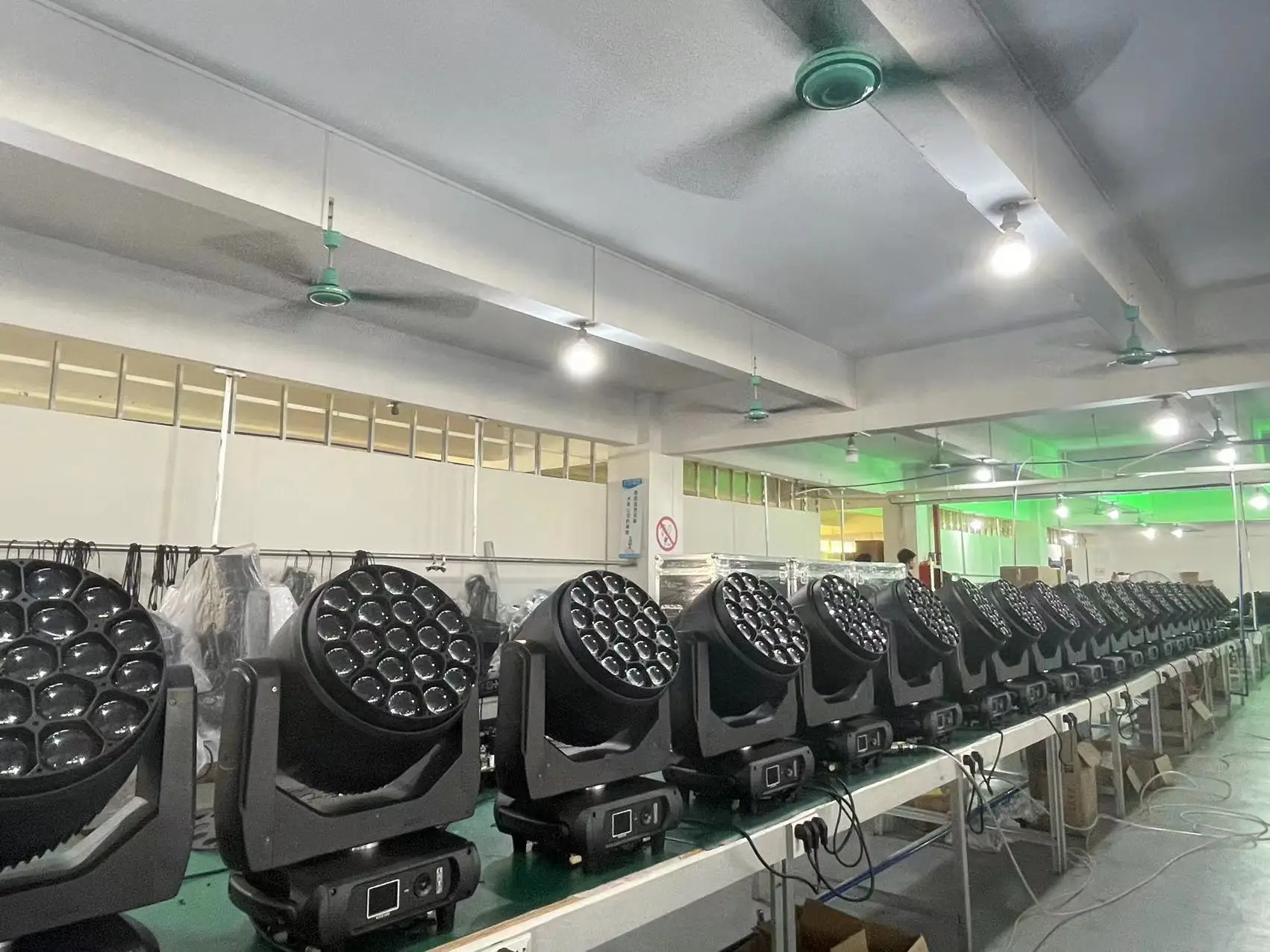 Clay Paky 19x40 Watt Beam Wash 2 In 1 B-eye K15 Be-eye 19x40watt Led ...