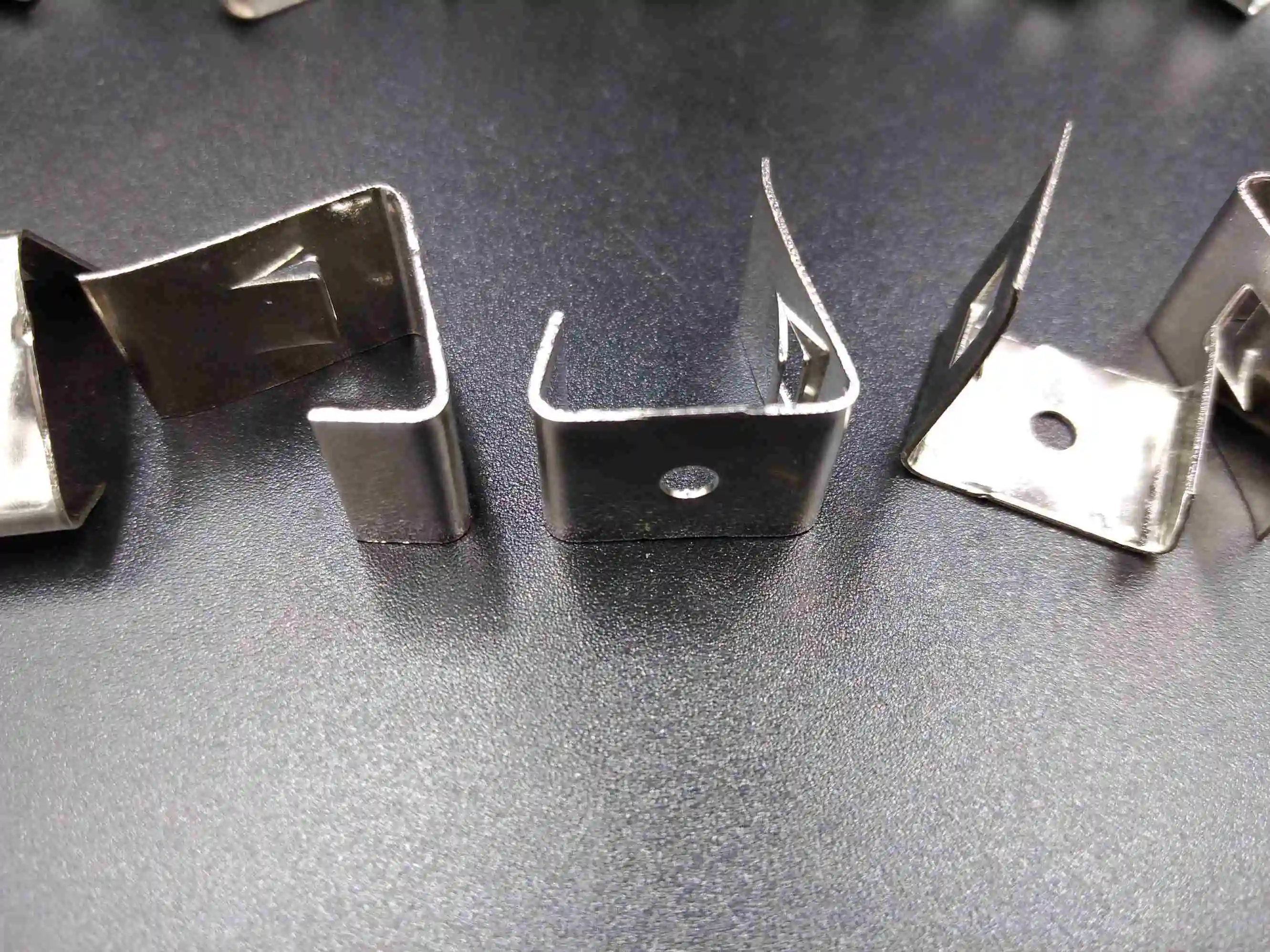 Metal Clips for Round Paint Tin Cans - Secure & Durable