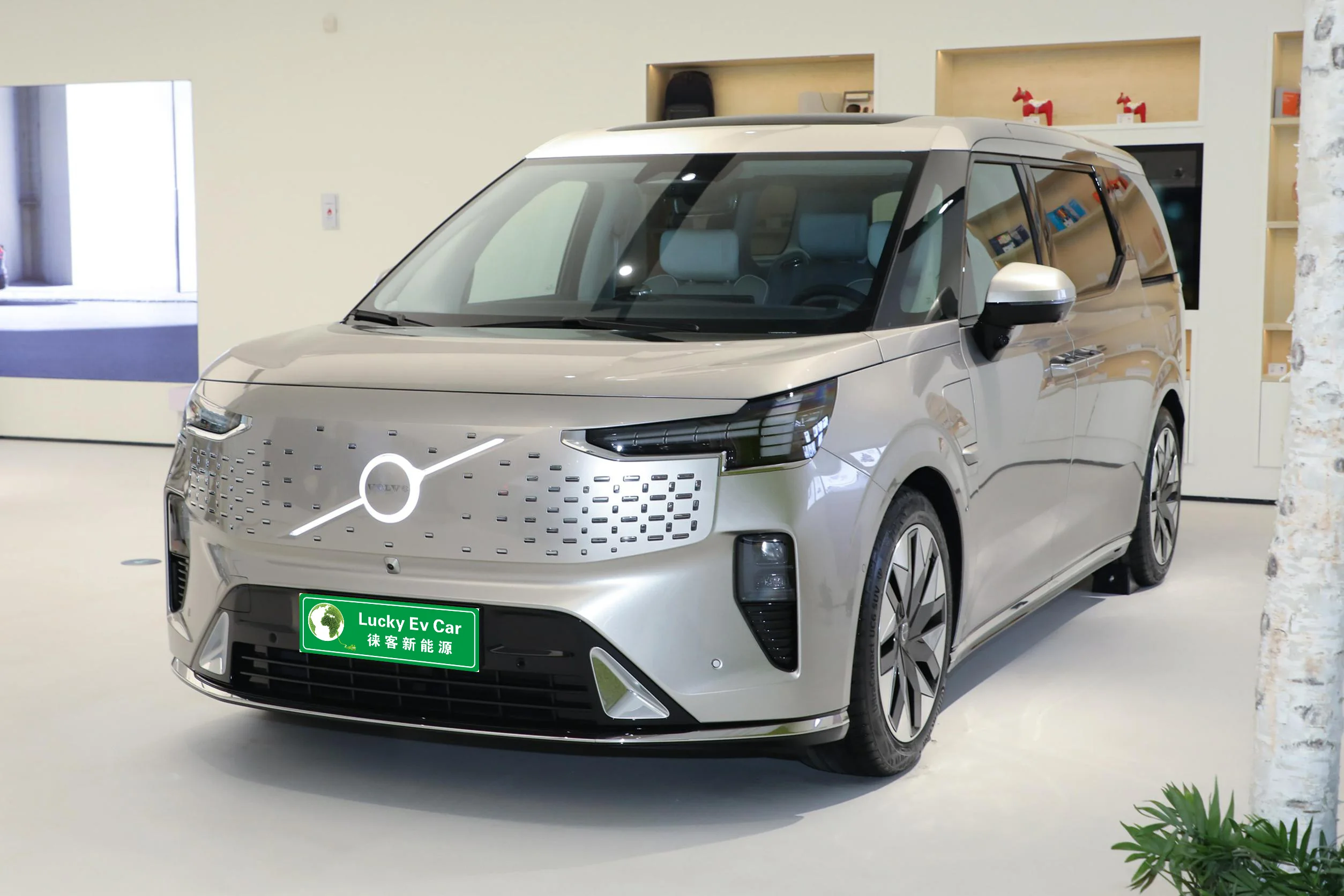 2024 Volvo EM90 2025 Ultra Six Seat Used Car for Sale