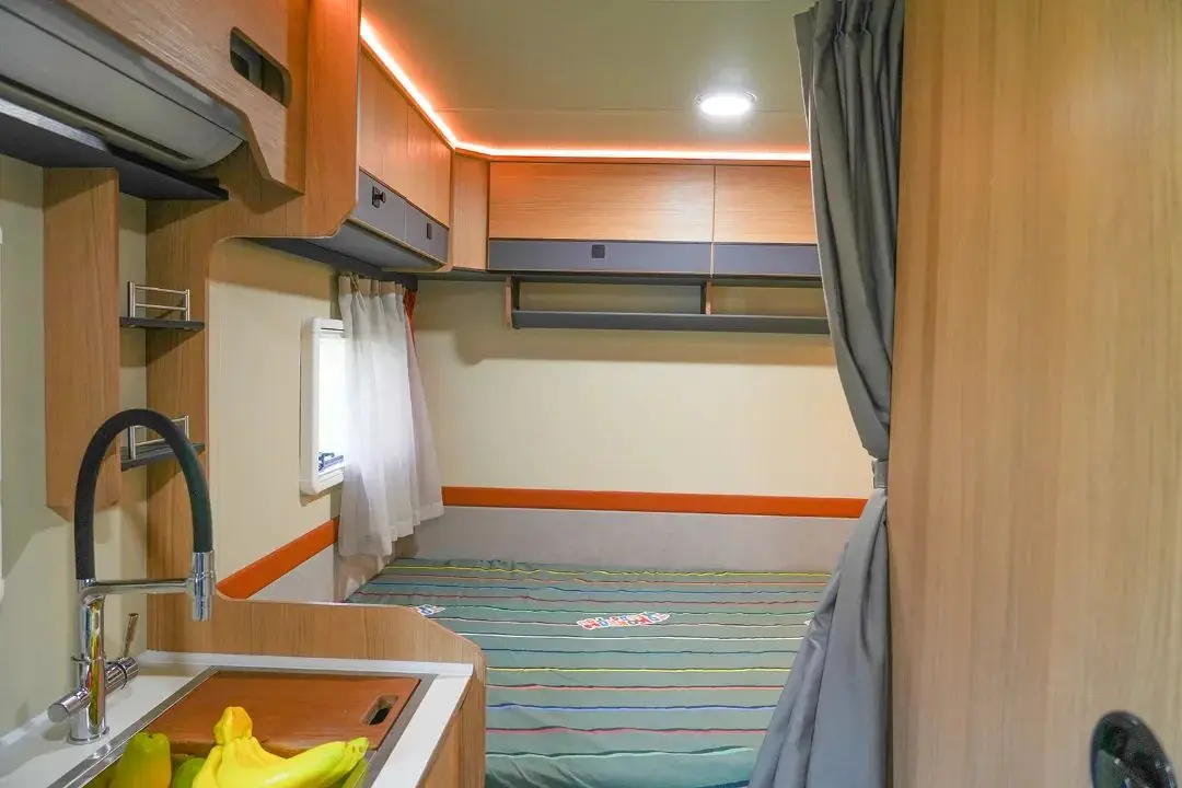 Chinese Rv Trailer With Rv Kitchen Powerful Battery 6 People Motor Home ...