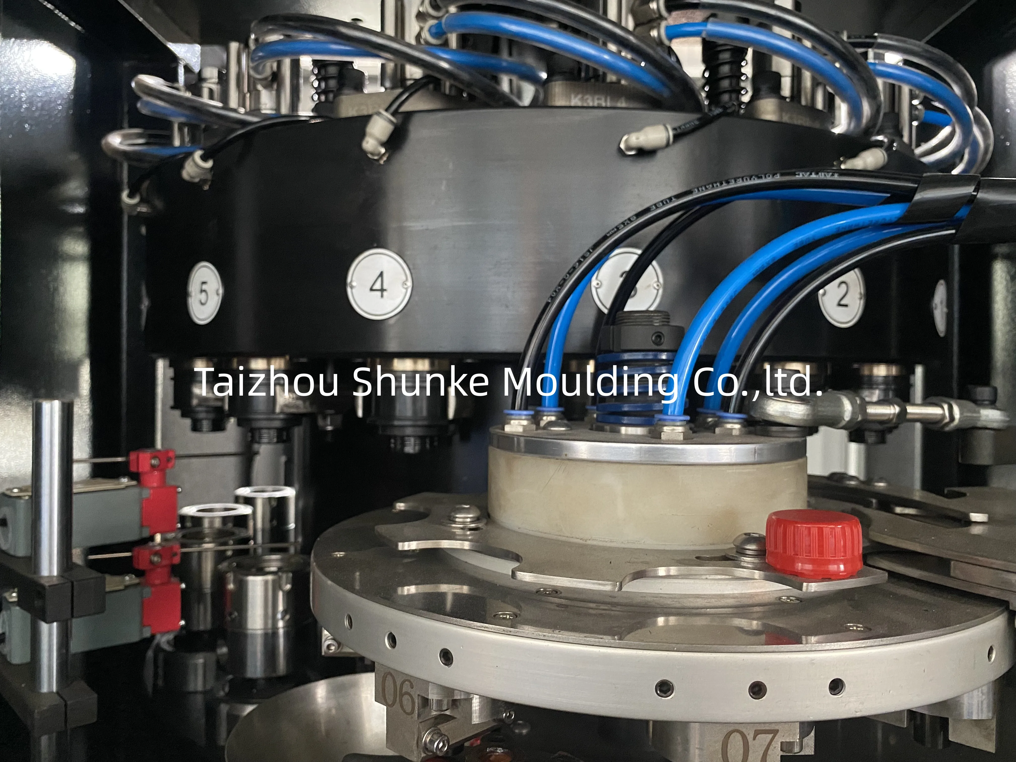 16, 24, 36 Cavity Plastic Rotary Cap Compression Molding Machine by SUNCO