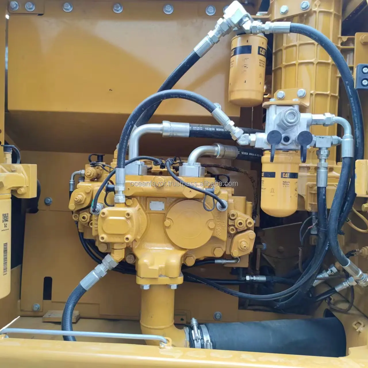 Japan Made Original CAT 320D2 Tracked Escavator - 20 Ton