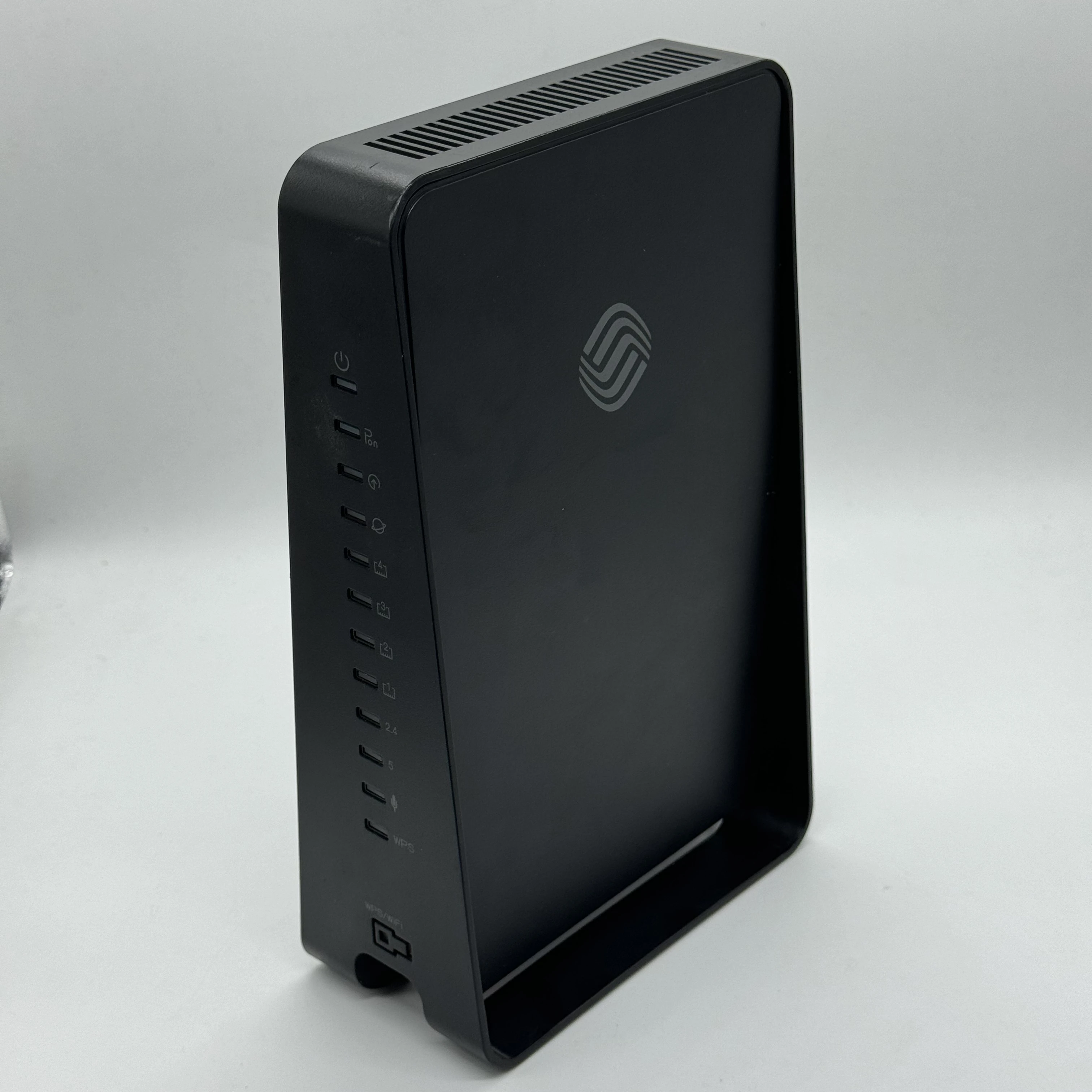 ONU Model CM112Z Xpon 1ge+3fe+1tel+2usb+wifi2.4/5g - Dual Band Router