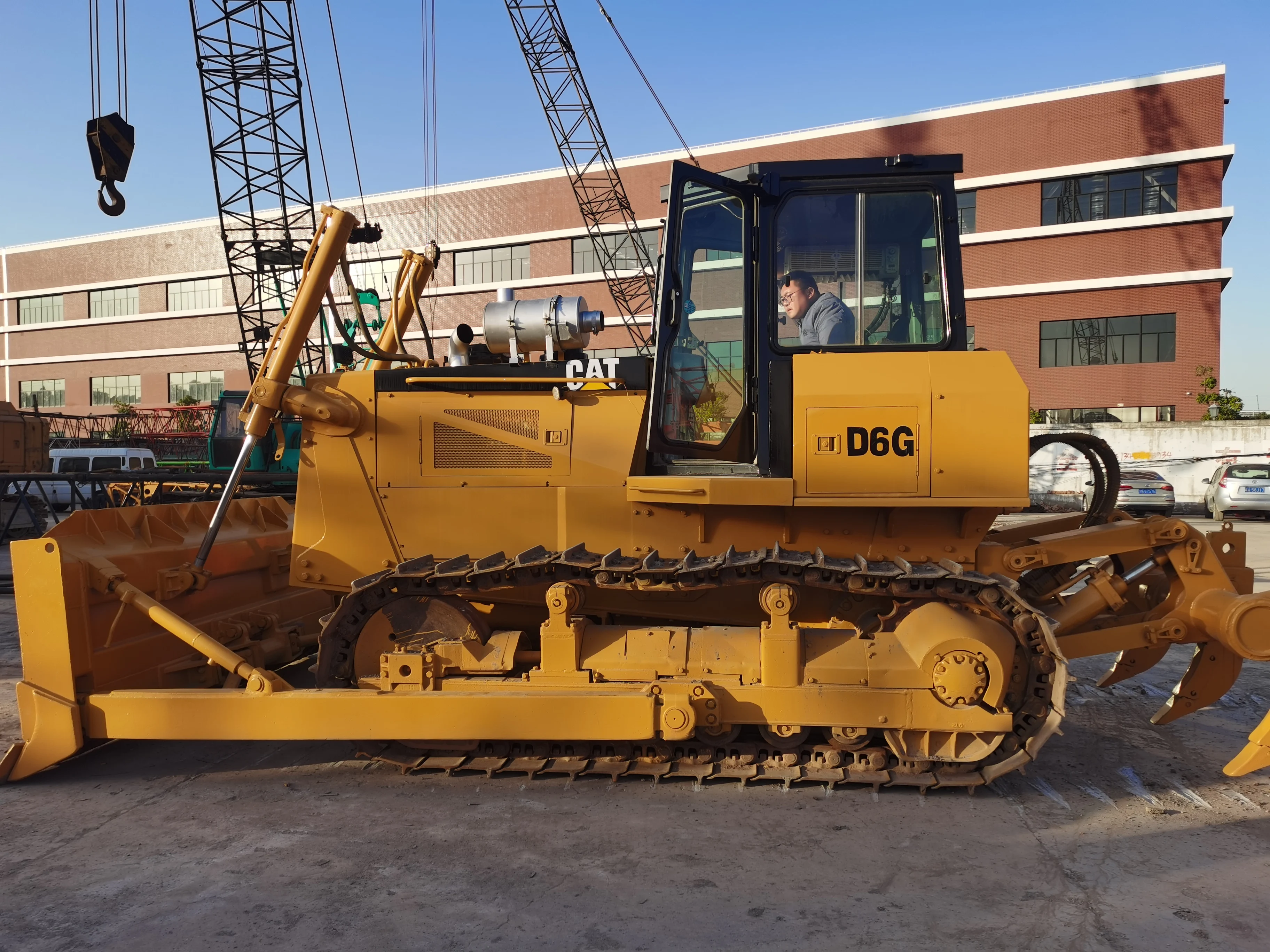 Bulldozers CAT D6G D6 - Powerful Used Construction Equipment