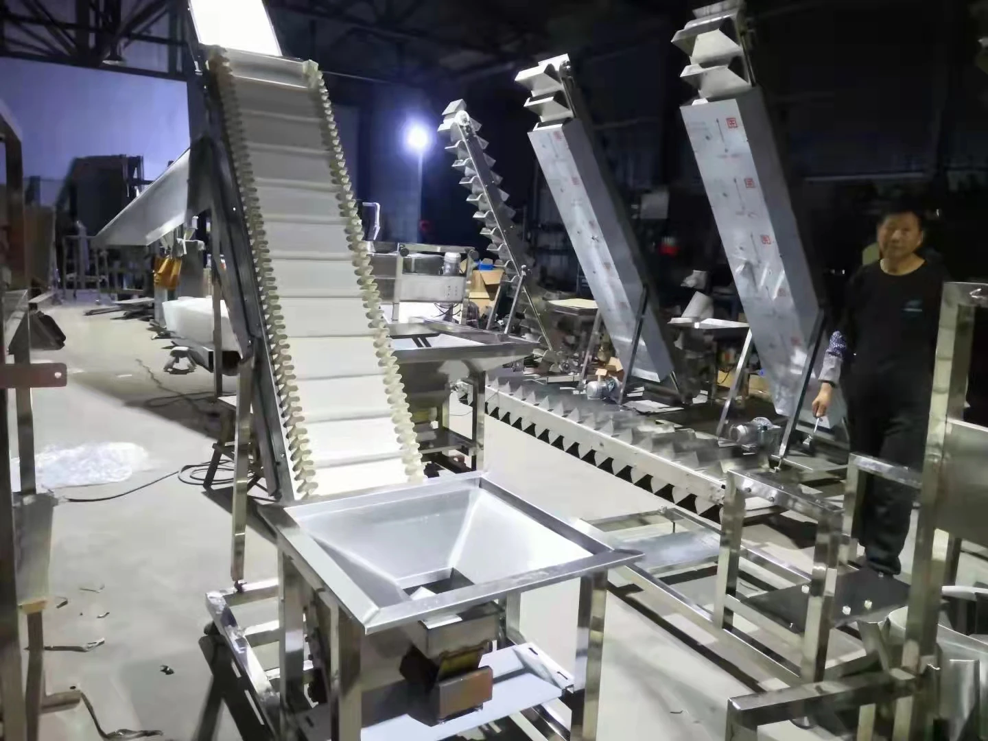 304 Stainless Steel Bucket Elevator/Tipping Bucket Lifting Machine/Z ...