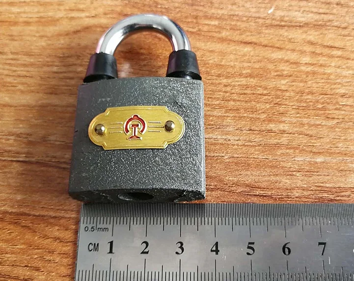 Waterproof Heavy Duty 38mm Outdoor Padlock Grey Iron Padlock Alike ...