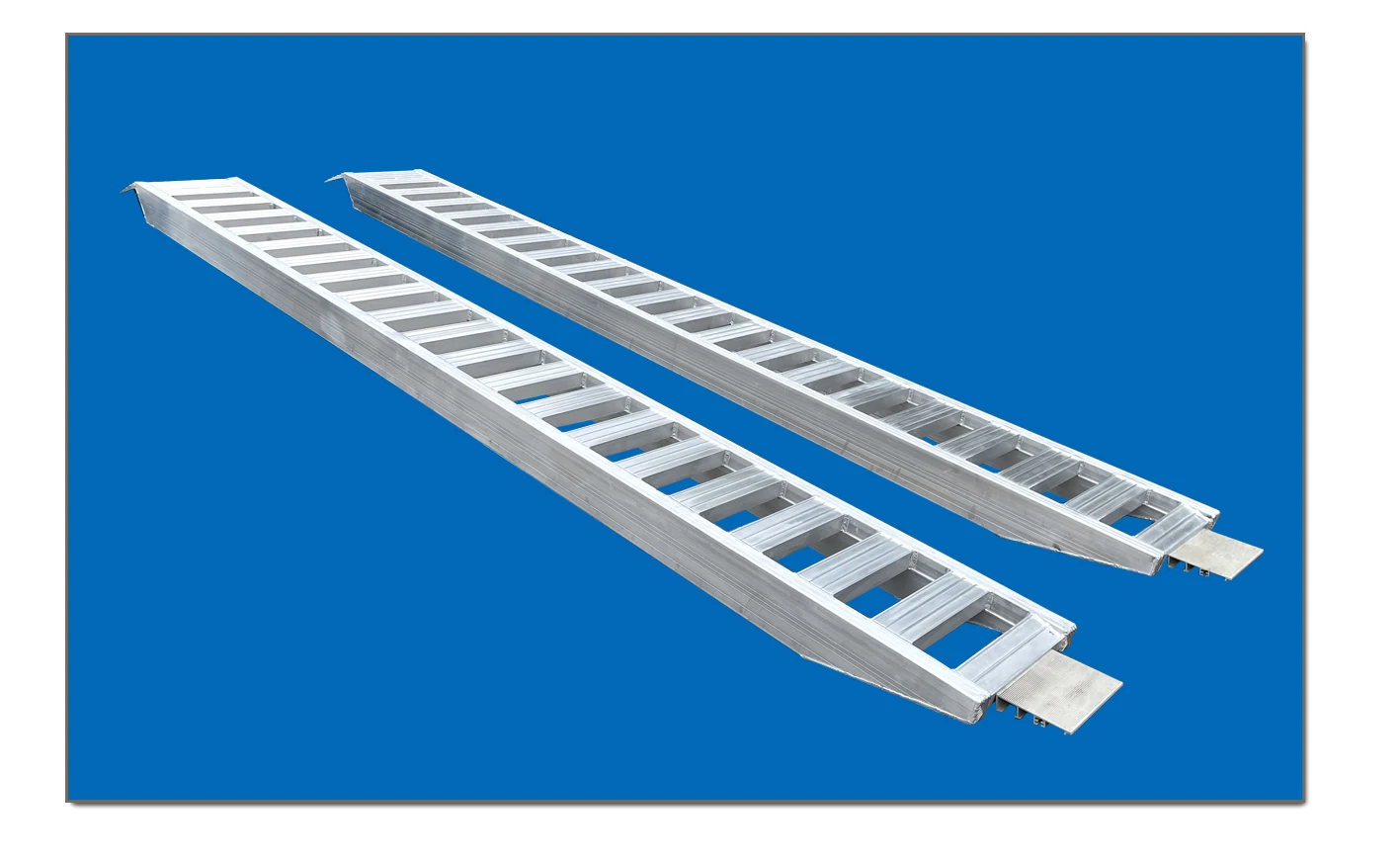 Aluminum Loading Ramps for Excavators - 12 Tons Capacity