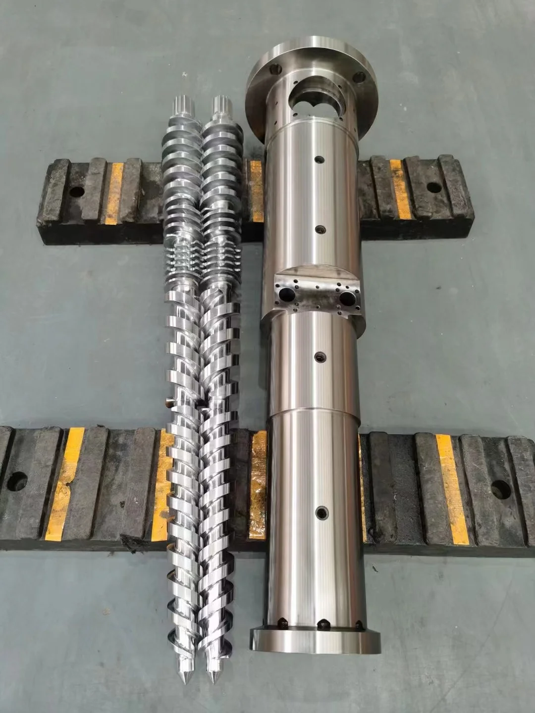 High Quality Conical Twin-screw Barrel Spare Parts Of Extruder ...