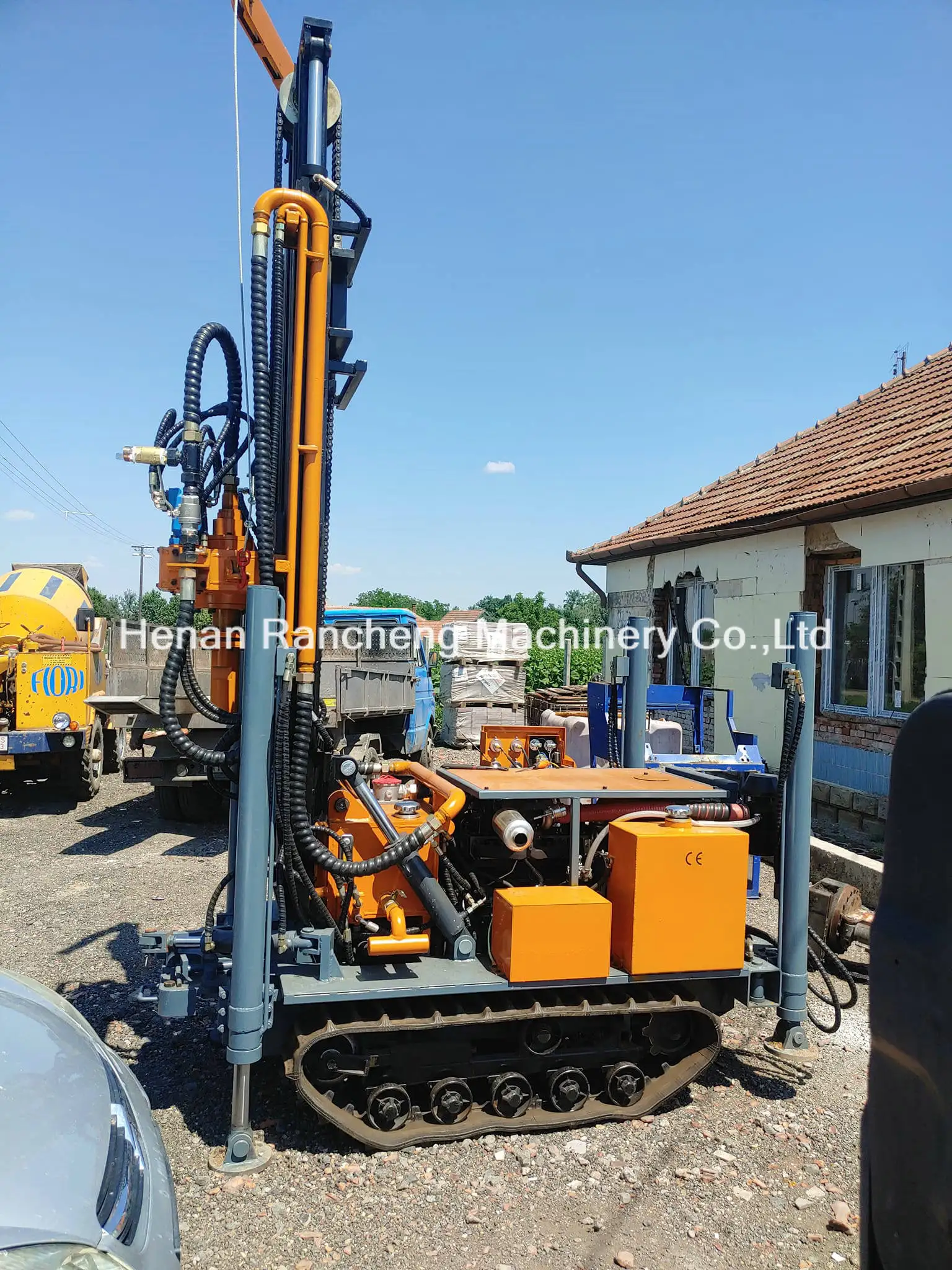 77.3kw Yuchai Engine Drilling Rig Hydraulic Rubber Crawler Mounted Mini ...