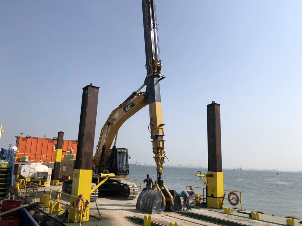 Excavator Mounted Long Reach Boom Clamshell Hydraulic Arm