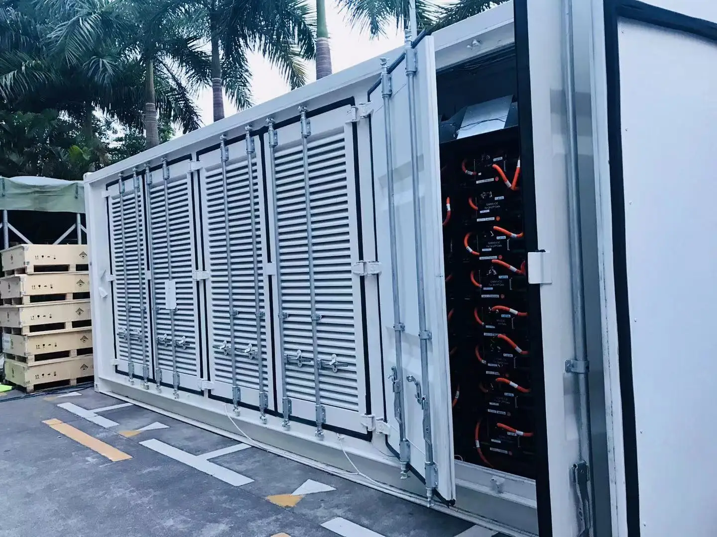 5KW All-in-One Cabinet Design Inverter Charger & Batteries