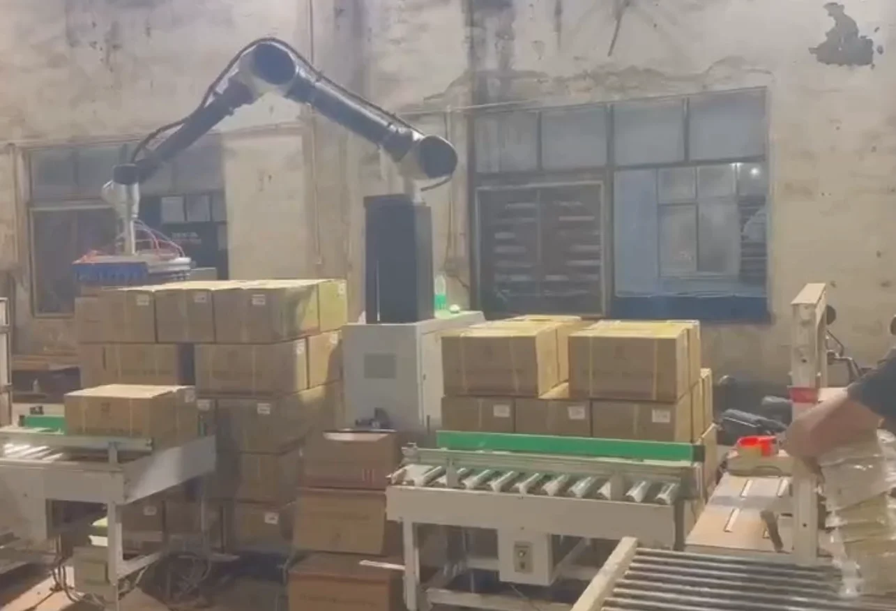 Fully Automatic Robotic Palletizing System Loading and Unloading ...