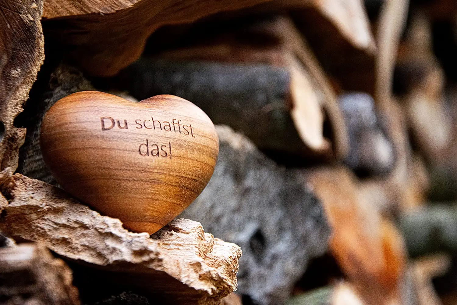 Wooden Worry Stone Heart Wood - "du Schaffst Das!" Charm