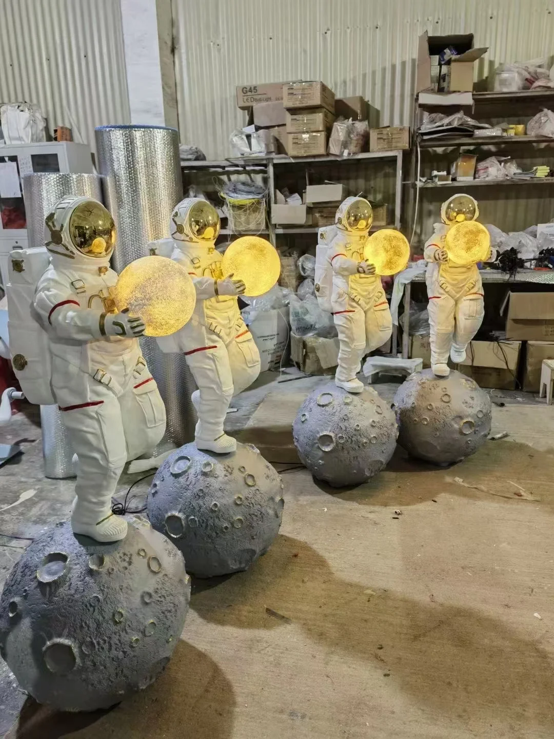 Customized Fiberglass Resin Cute Astronaut Statue for Home Decoration ...