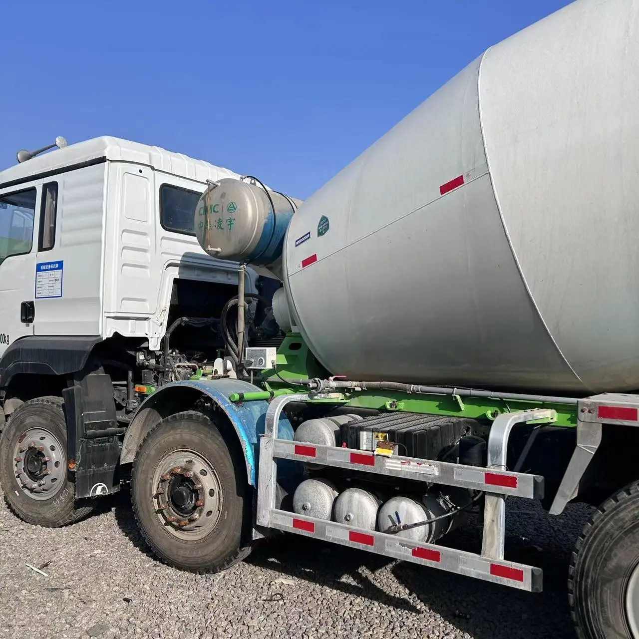12 Wheel Concrete Mix Truck Shacman 8*4 340 Hp Mixer Tanker Concrete ...