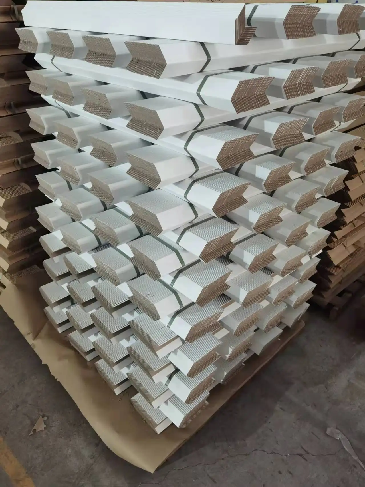 Pallet Edge Paper Corner Protectors - Sustainable & Customizable
