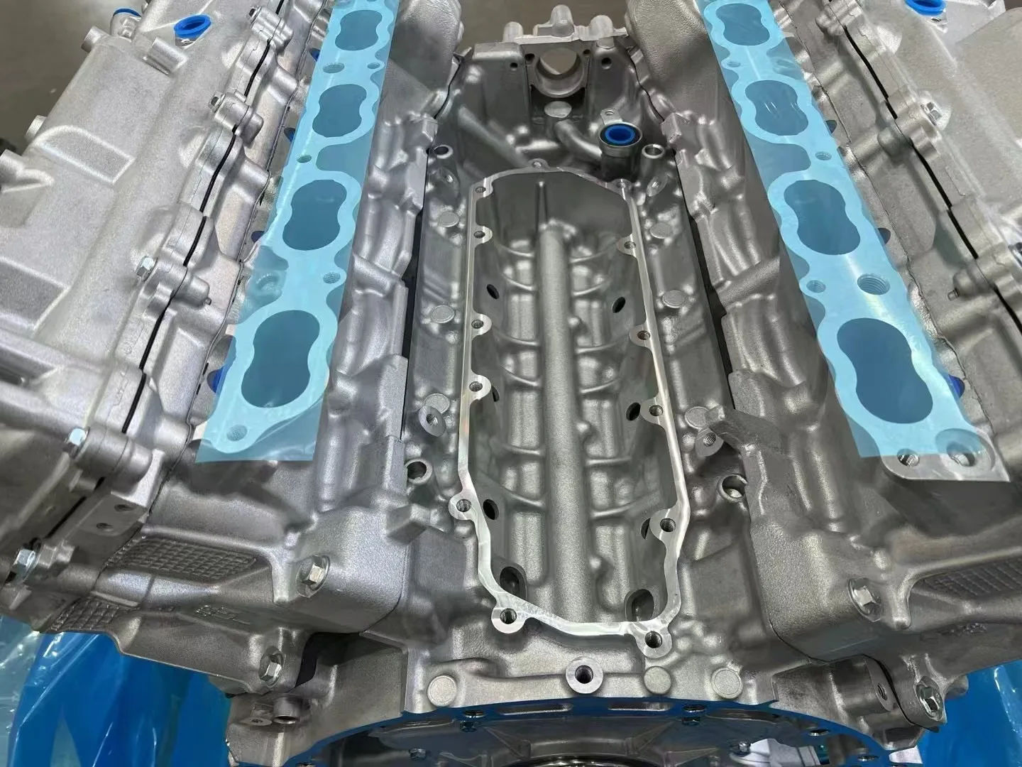 Toyota Land Cruiser Lexus 1UR-FE V8 Engine Assembly