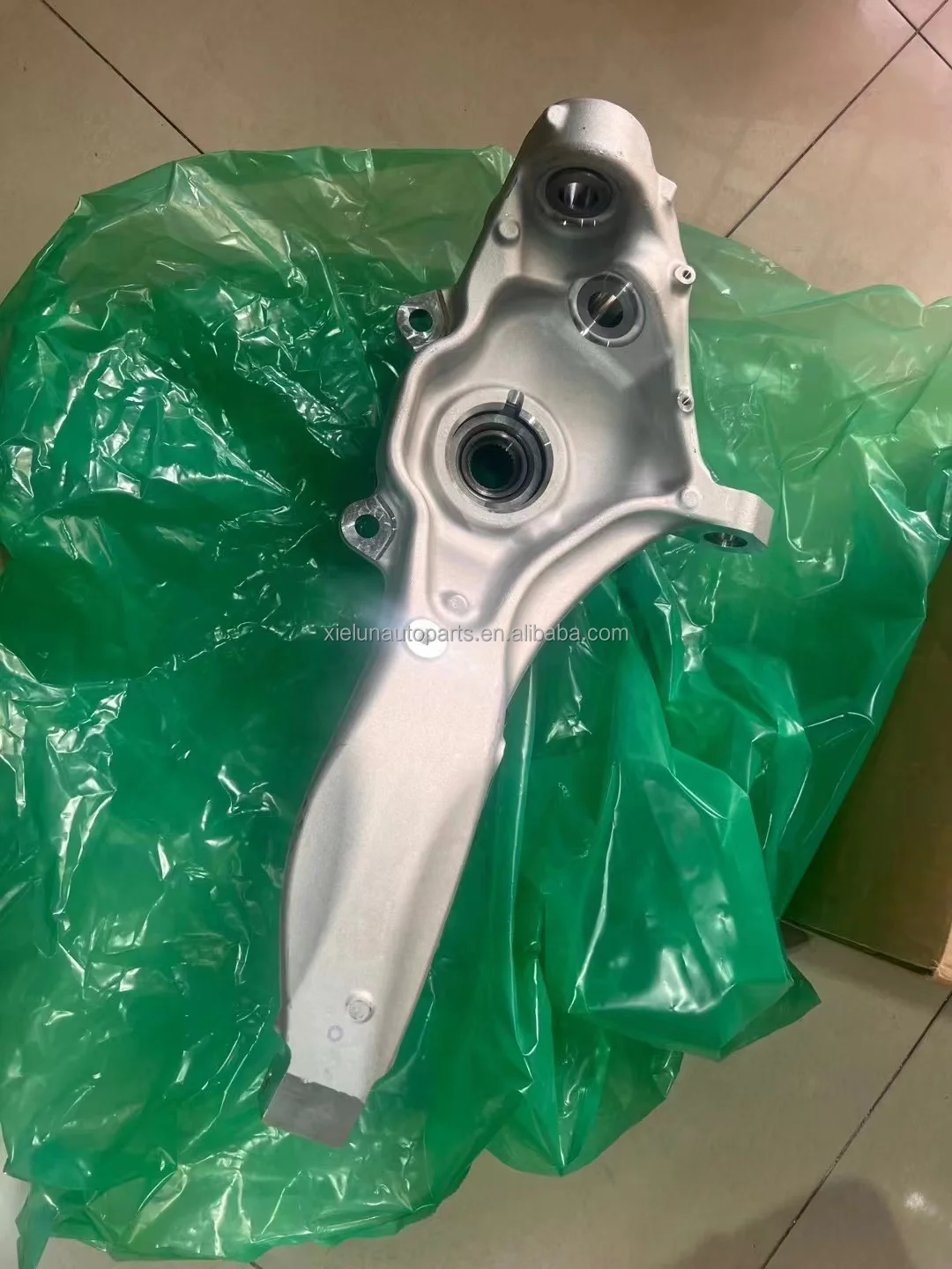 LR146341 LR040118 LR078143 LR078374 LR099025 Steering Knuckle for RANGE ...