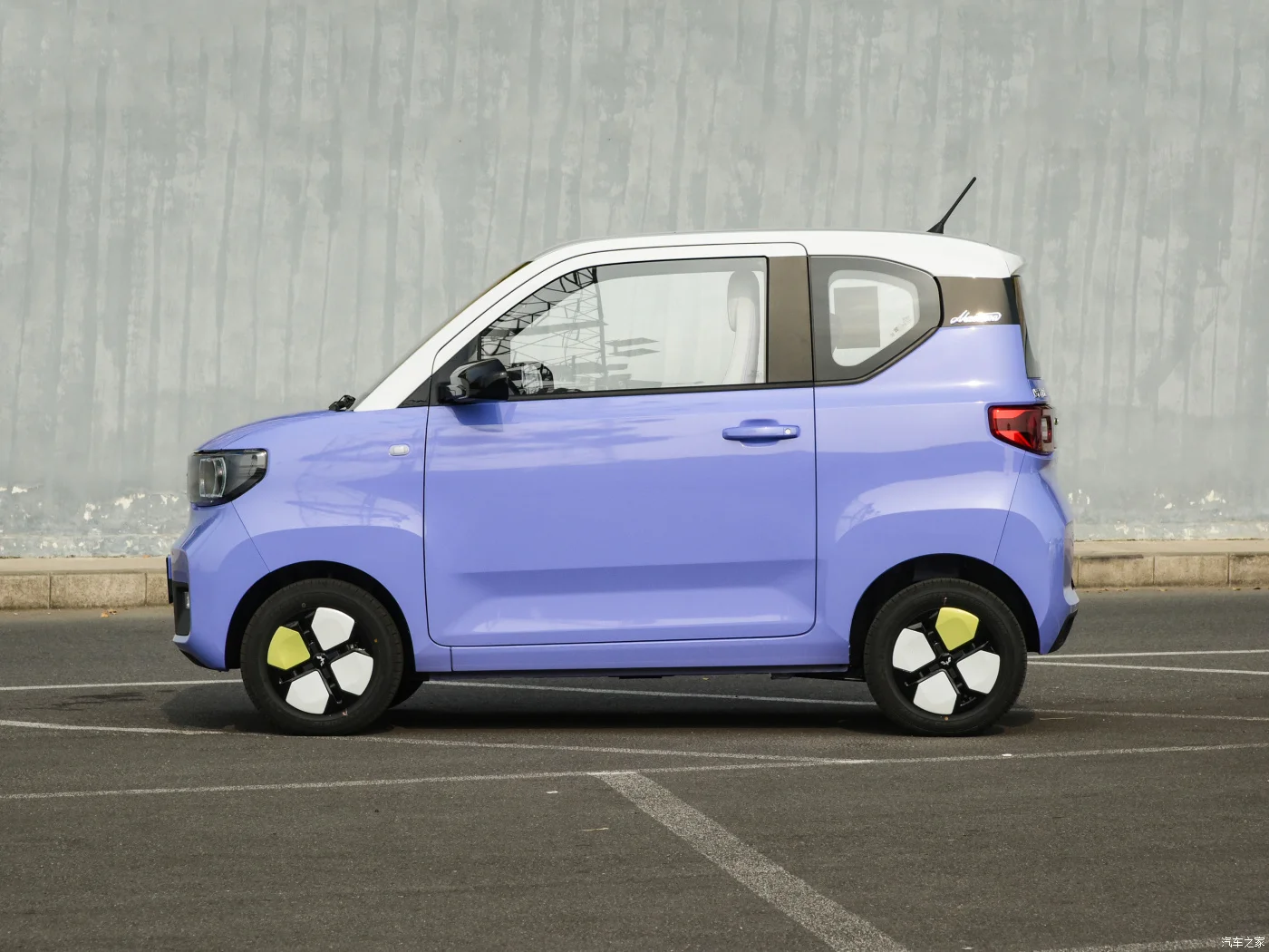 Wuling Mini EV Car Hongguang Macaron - 170km/215km Range