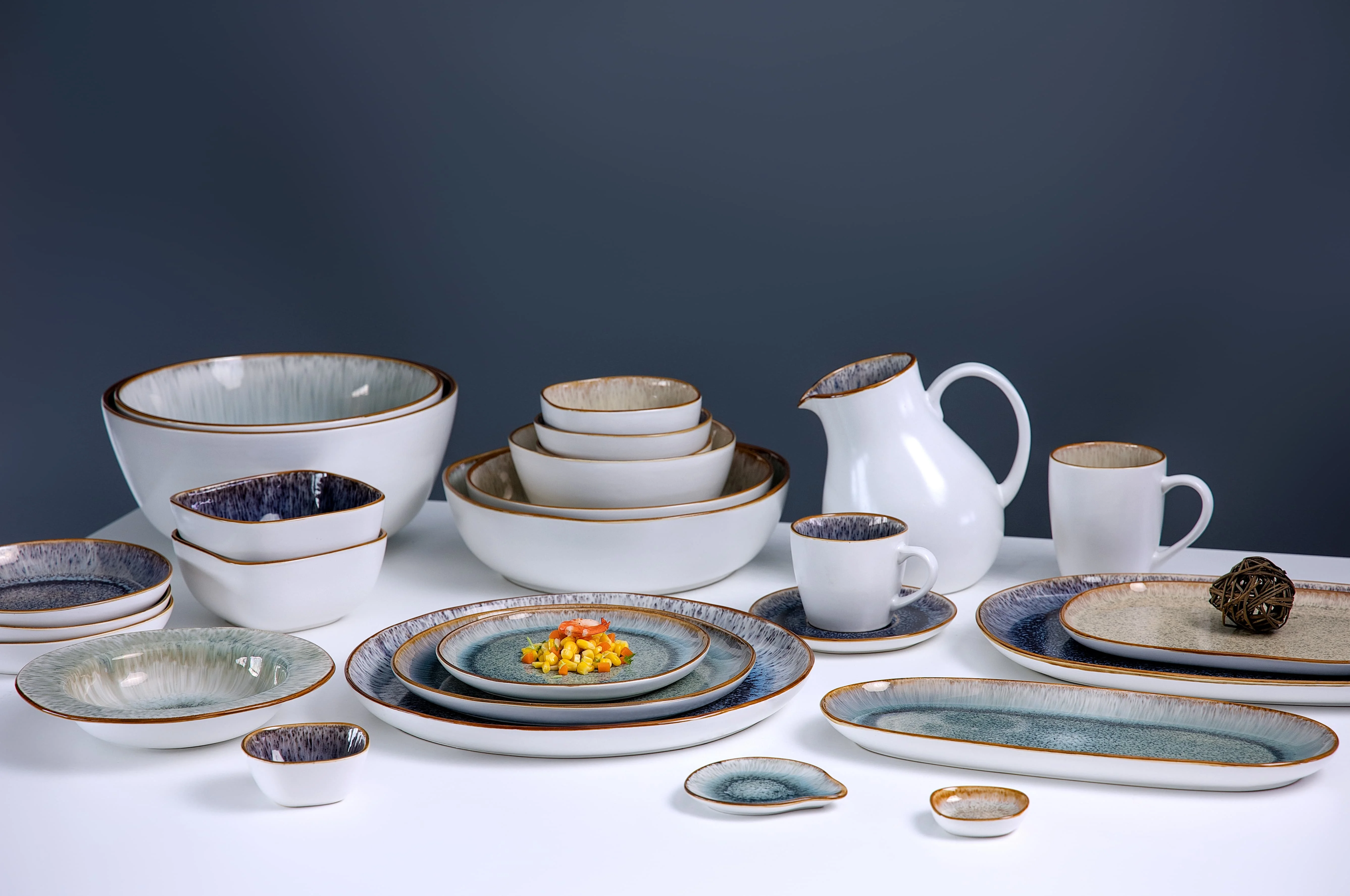 EKA Luxury Royal Horeca Hot Sale Porcelain Dinnerware Set Reactive ...
