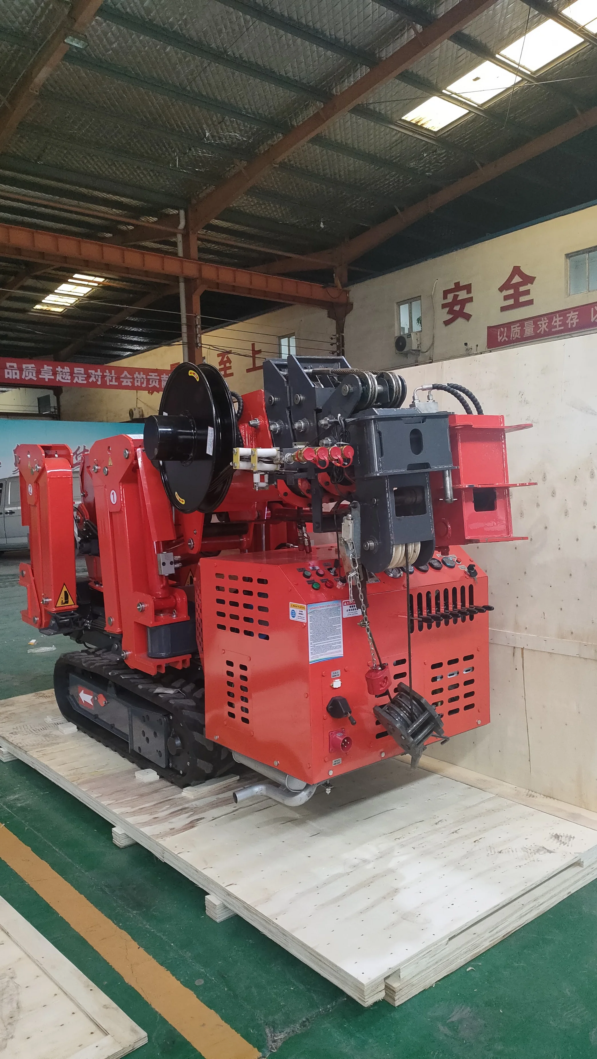 3t Spider Crawler Crane Electric Track Telescopic Boom Crane Knuckle ...