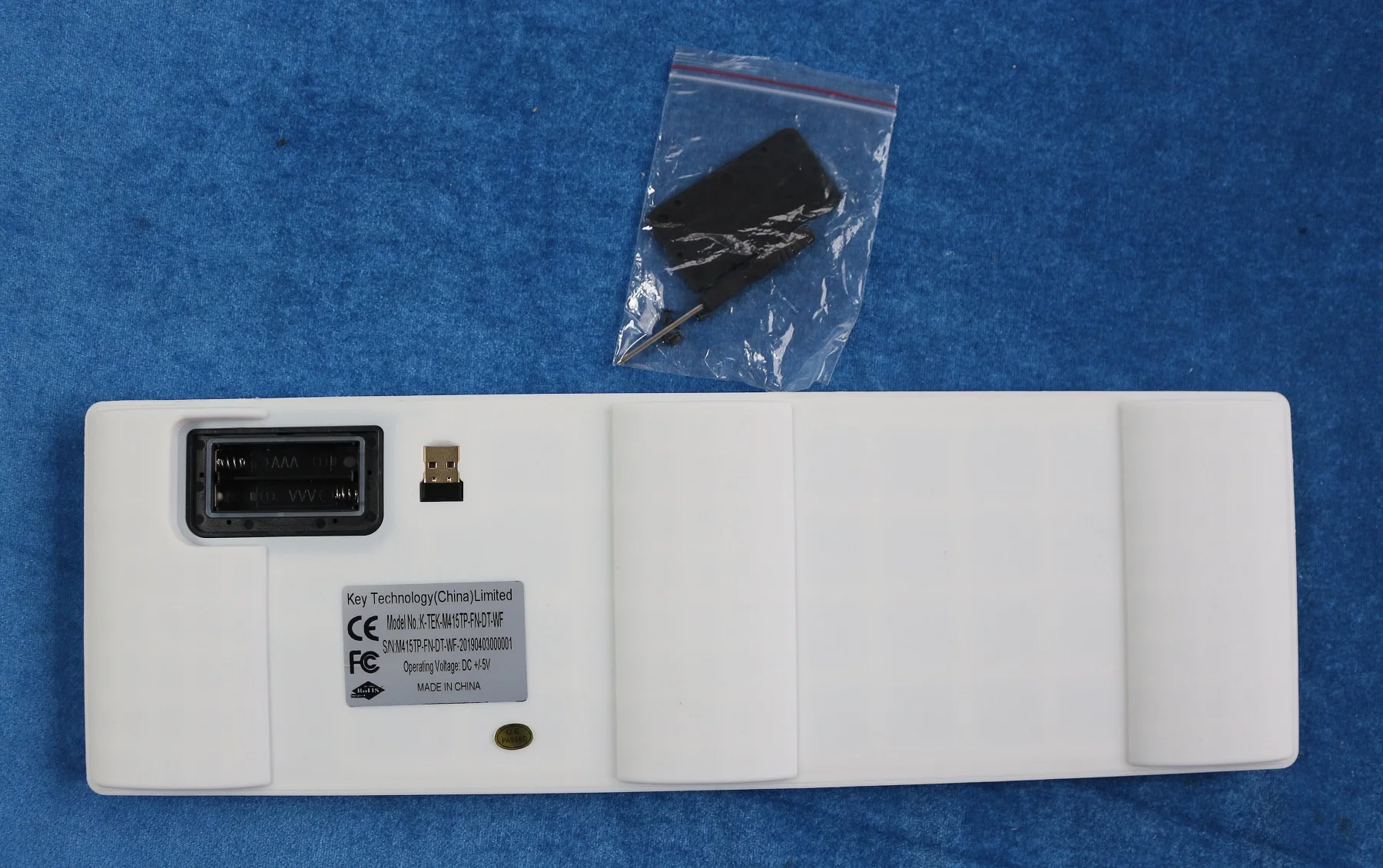 IP68 Desktop Wireless Silicone Rubber Keyboard with Touchpad Mouse