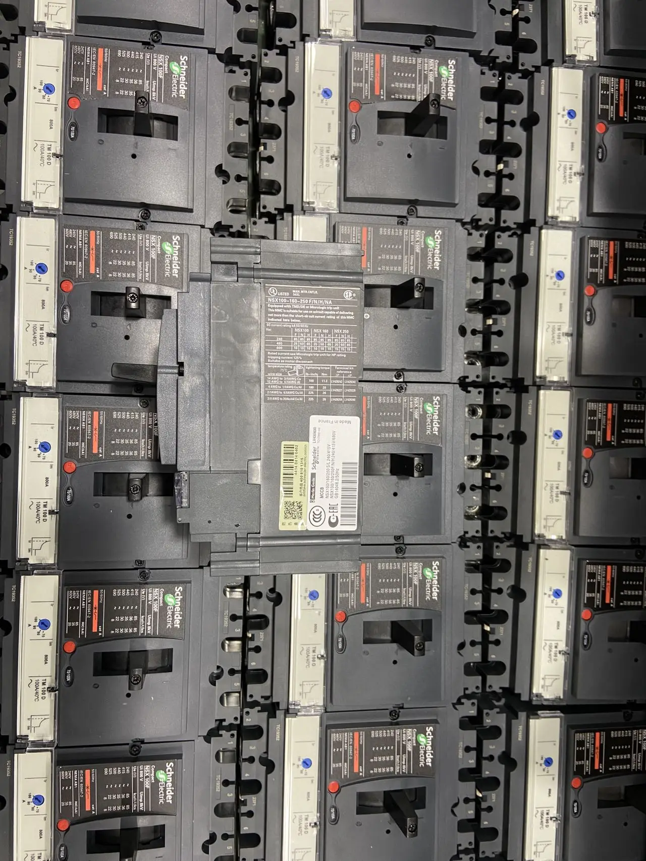 새로운 LV431670 회로 차단기 소형 NSX250H - TMD - 250A - 3 극 3d| Alibaba.com