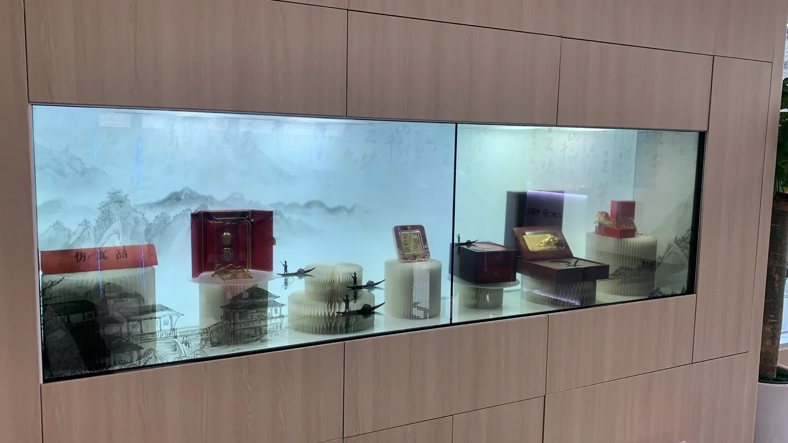 86 Inch Transparent LCD Display - Hologram Box Touch Screen