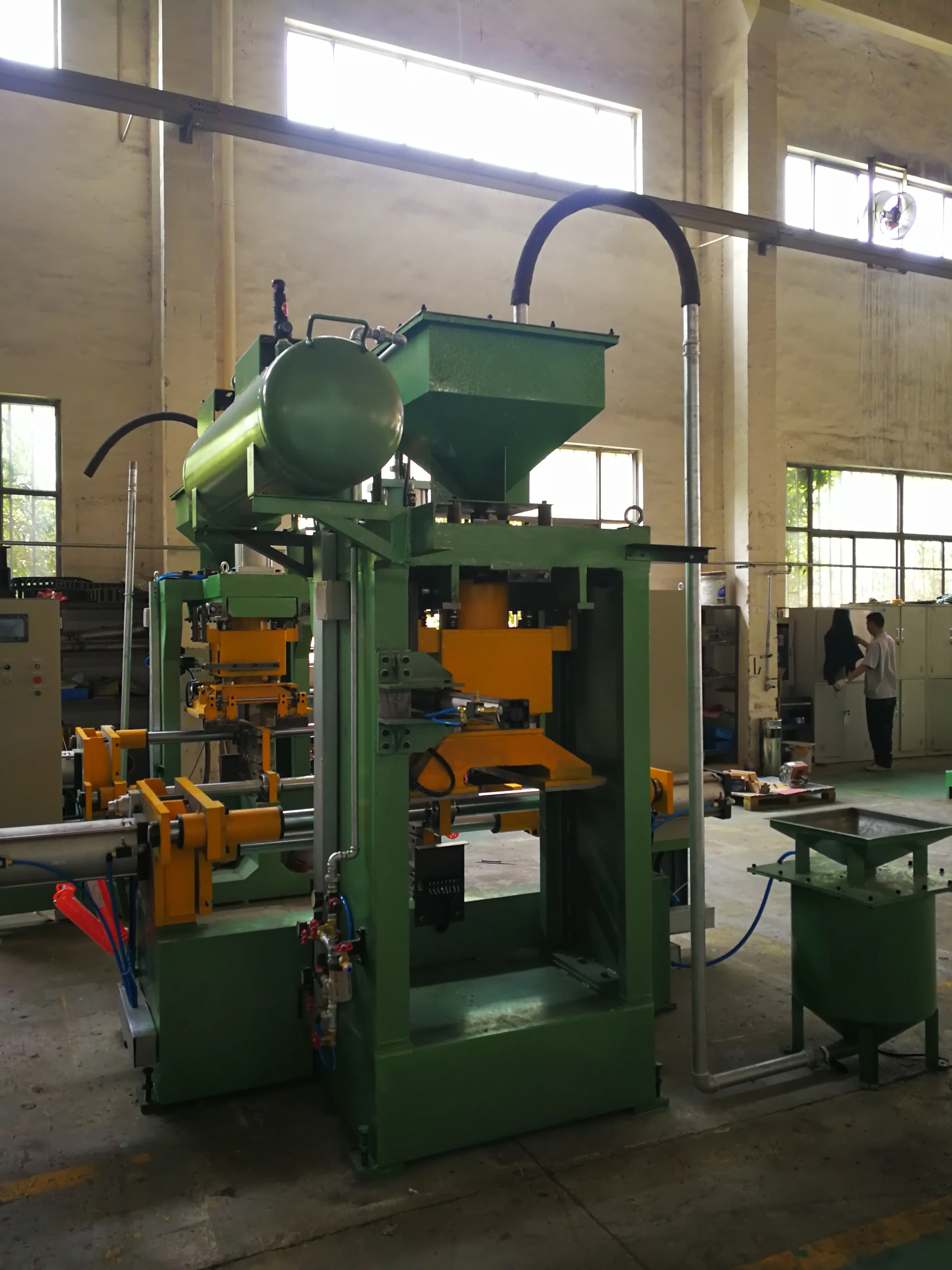 Vertical Parting Hot Box Sand Shooting Machine For Foundry - Buy ...