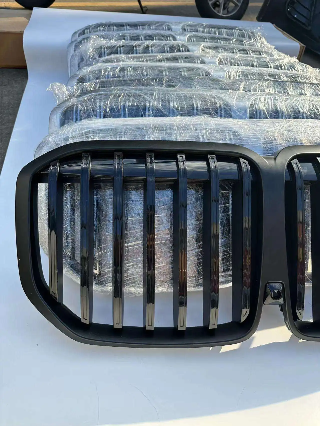 For BMW G07 X7 X5L X6 G05 Bumper Grille Smooth Black Double Seam Grille G07 X7 X5L X6 G05 ...