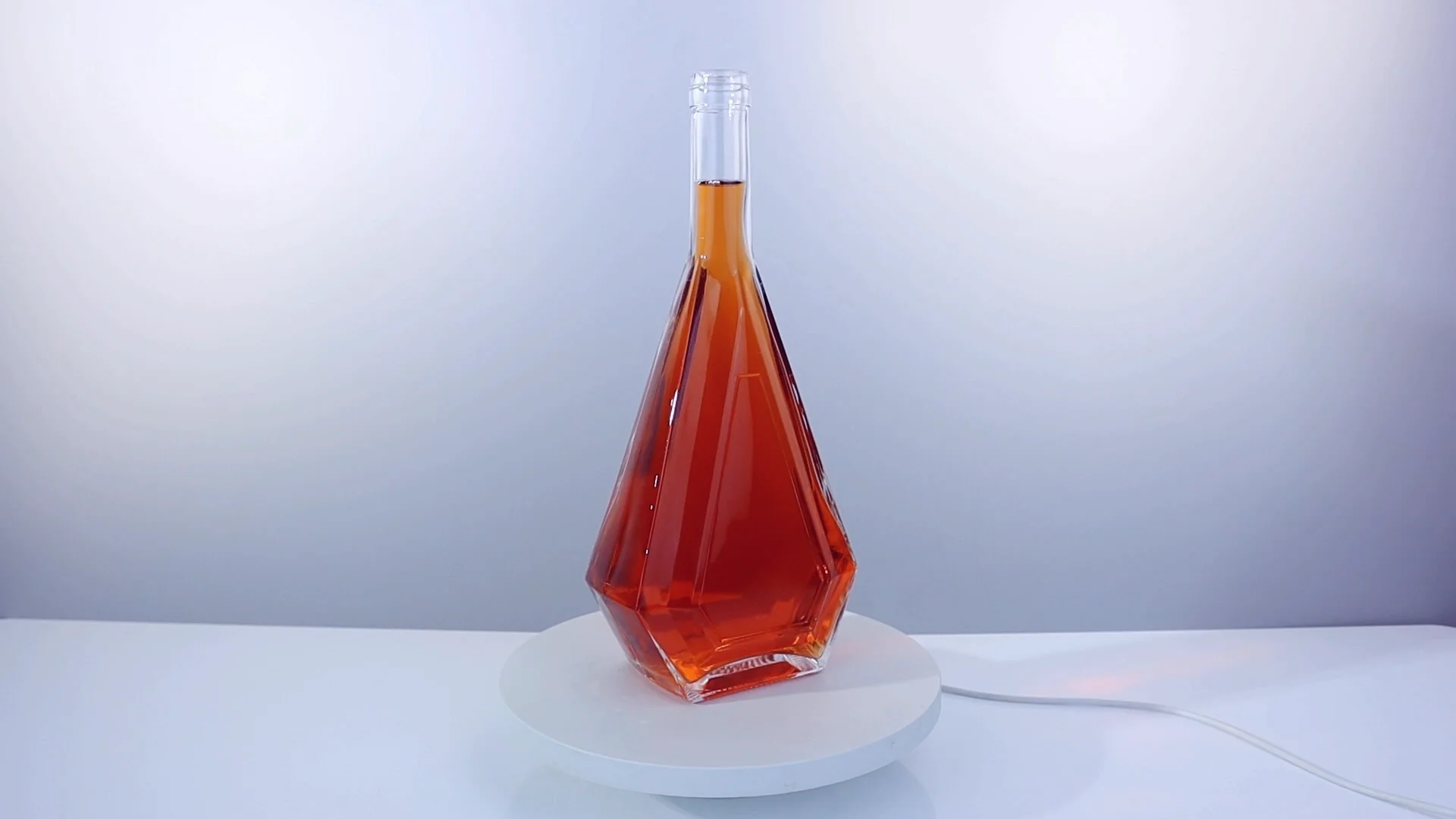 Best Selling 700ml 750ml Super Flint Spear Triangle Liquor Glass Bottles For Beverages Cork ...