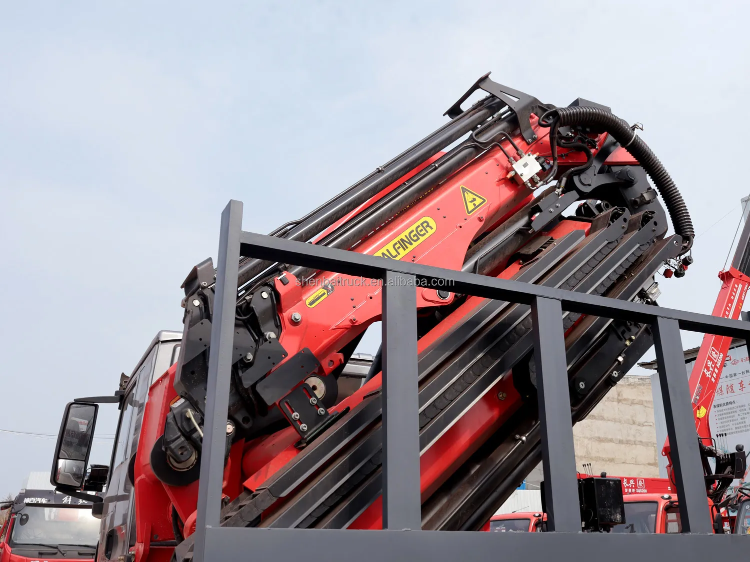 Shacman X3000 8x4 Heavy Duty Lorry Truck Mounted Crane