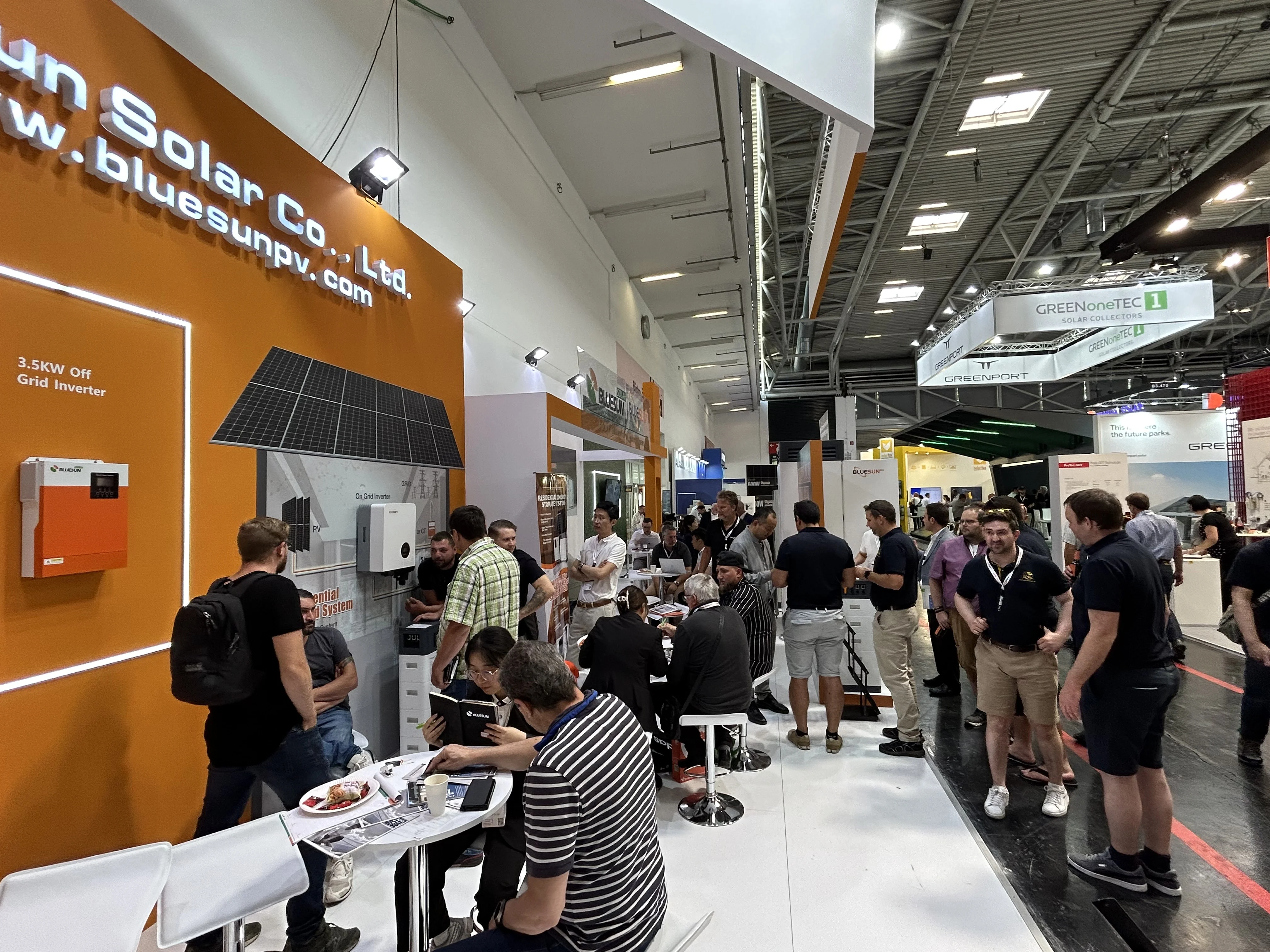 Bluesun 600W Topcon Solar Panels - Efficient Power Solutions