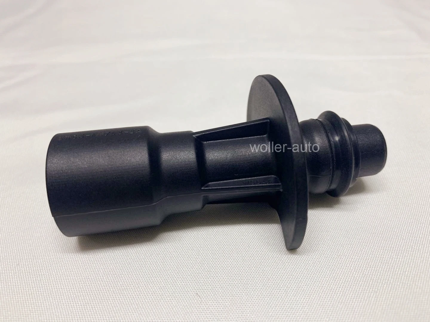 Land Rover Oil Cooler Line Connector Water Pump Tube Hose LR028136