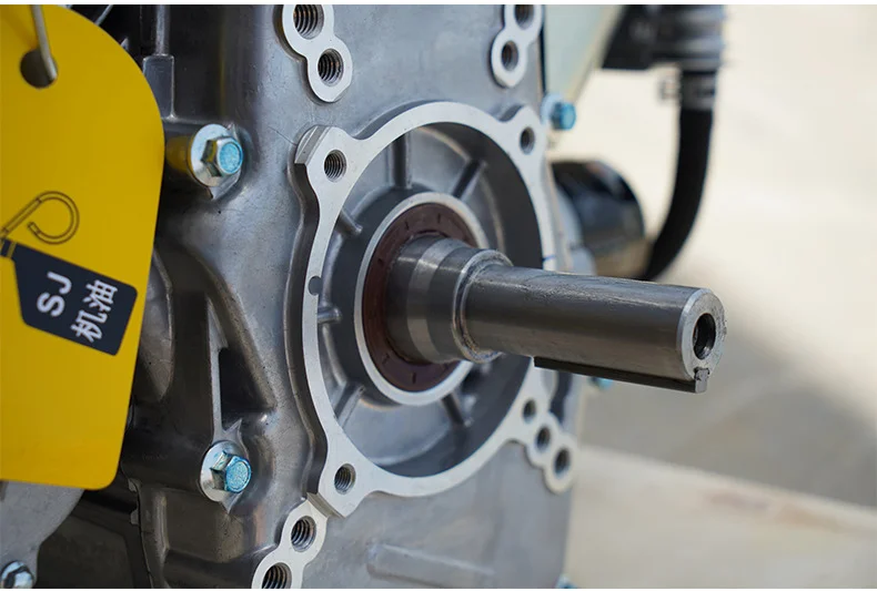 Rato R670 24HP V-Twin Gasoline Engine - High Rigidity & Power